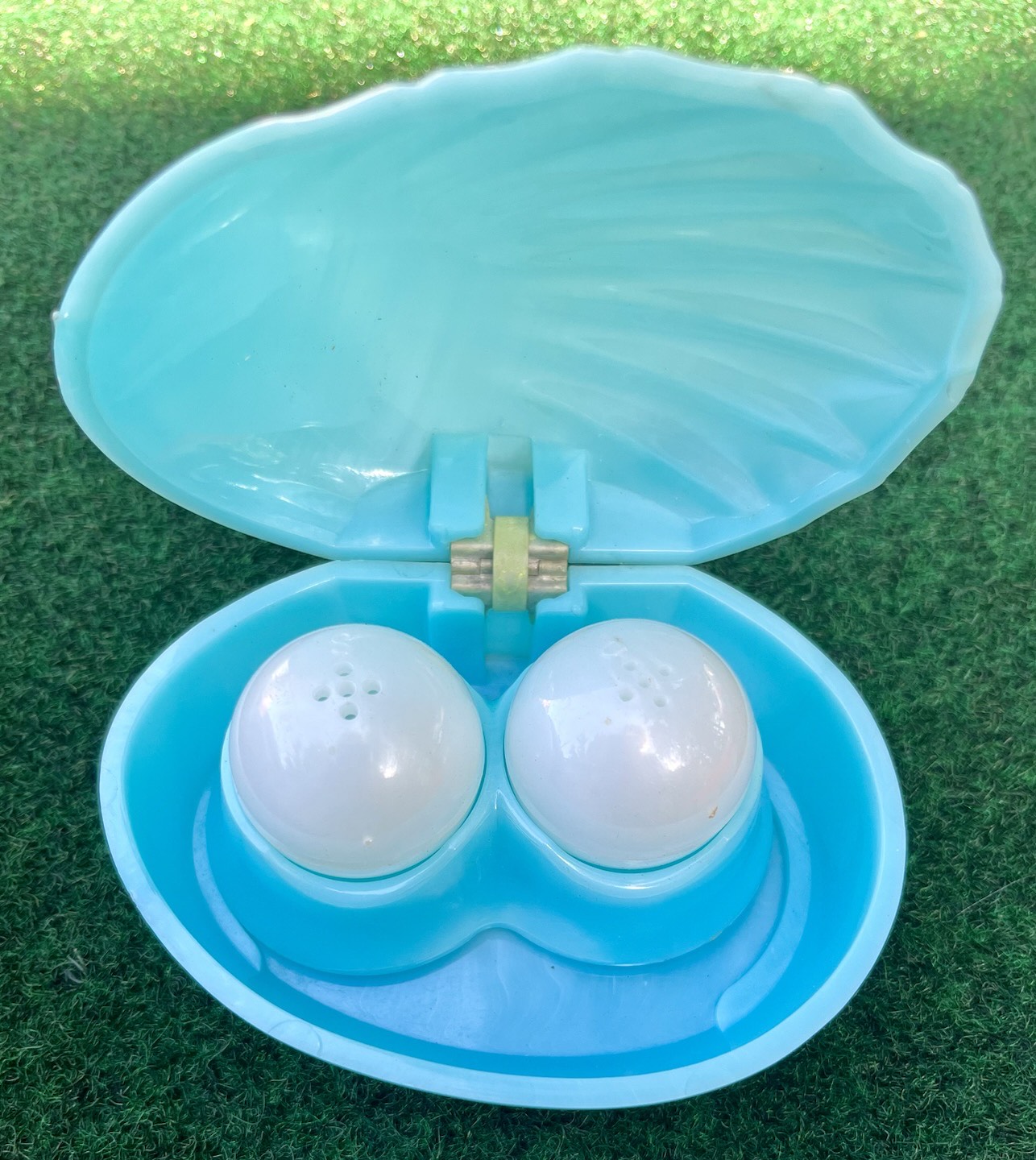 Vtg Salt and Pepper Shakers Twin Pearl Oyster Shell Blue Jewel Box ...