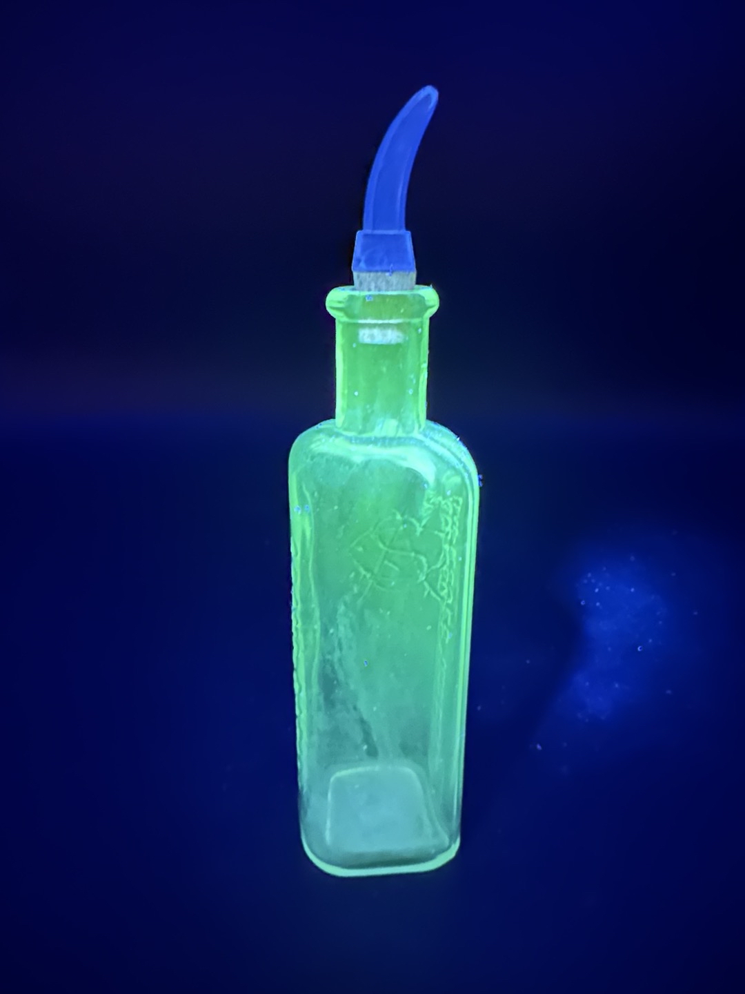 Shackleton Inhaler Co. Antique Inhalant Glass Bottle With Lucite ...