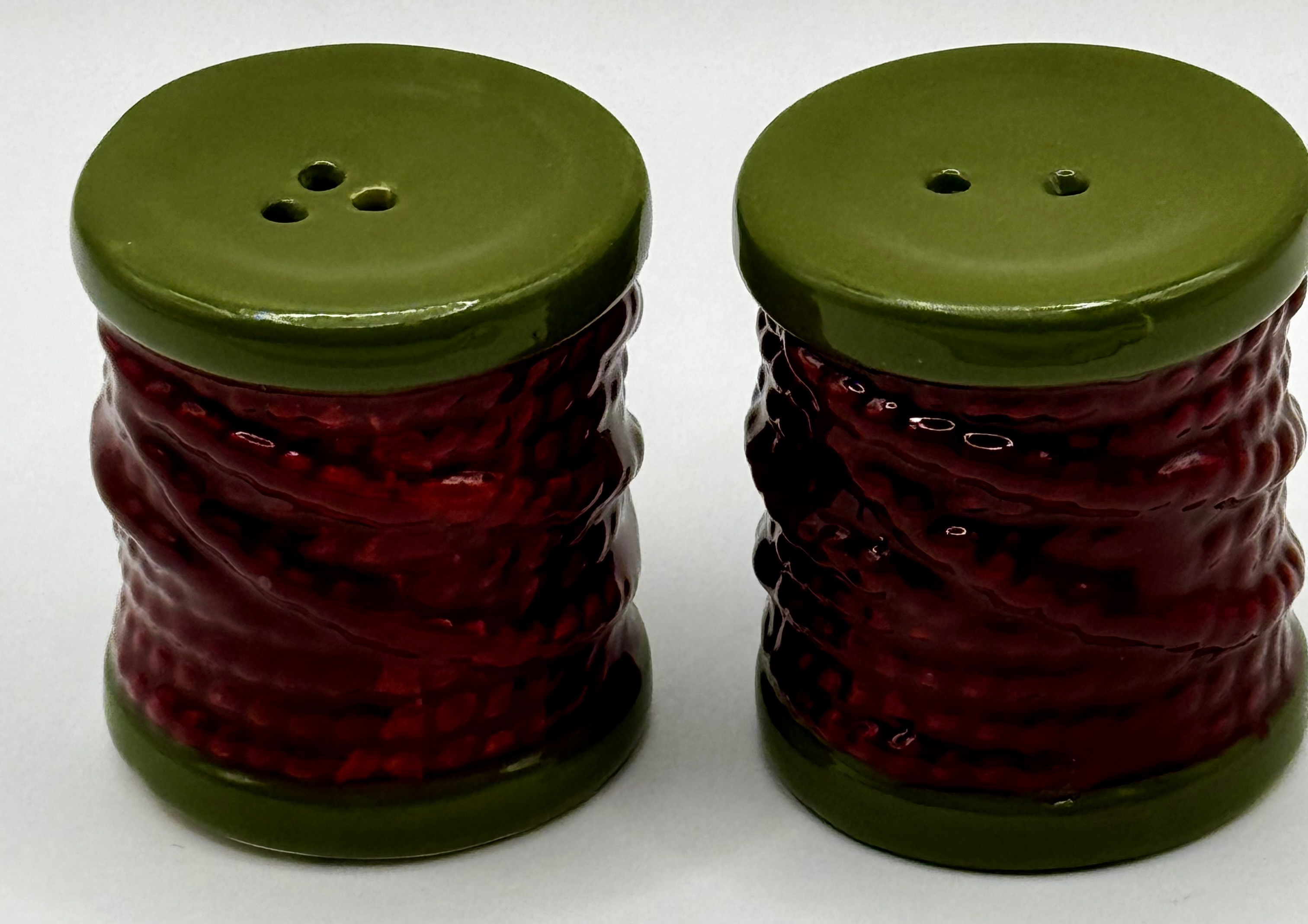 Vintage Thread Spools Ceramic Salt and Pepper Shakers, Red & Green ...