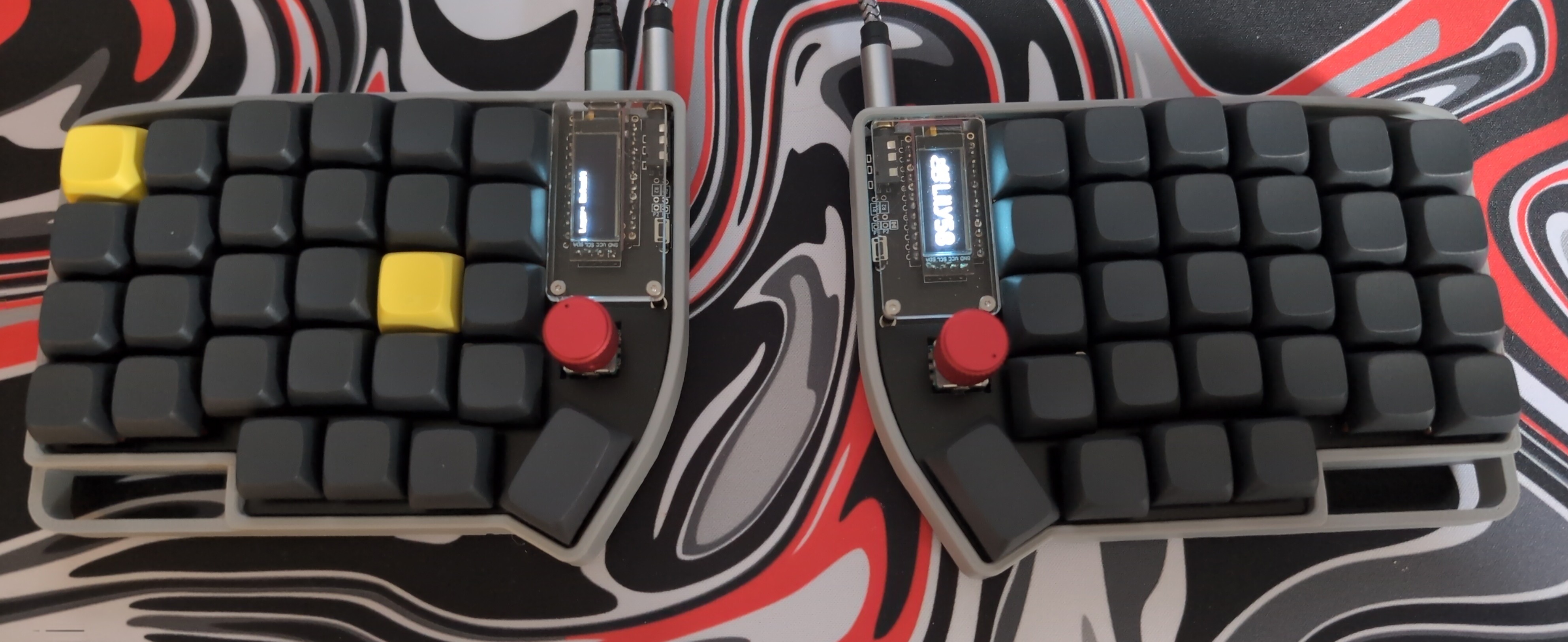 Lily58 Split keyboard with dual encoders and foams
