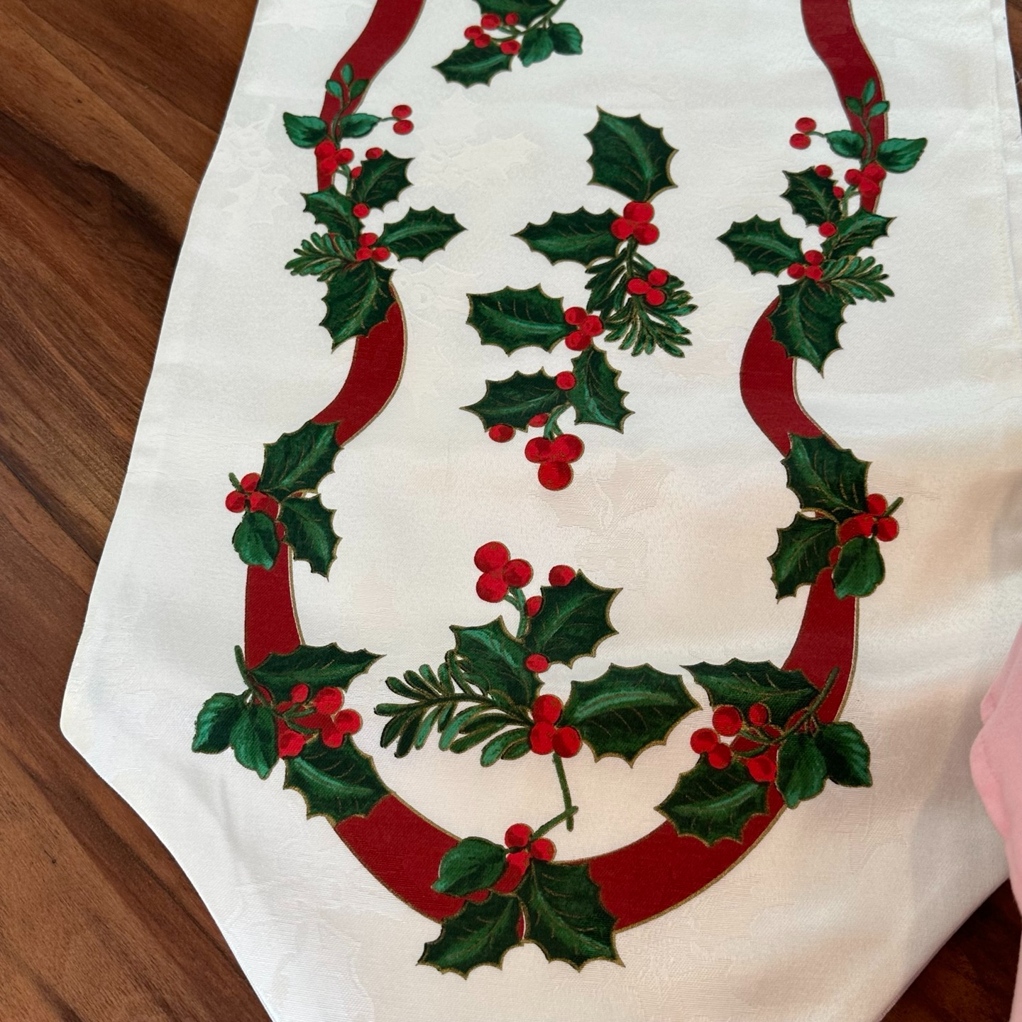 C118 Christmas Table Runner Holly Berries 14x88 There Is A Small Black ...