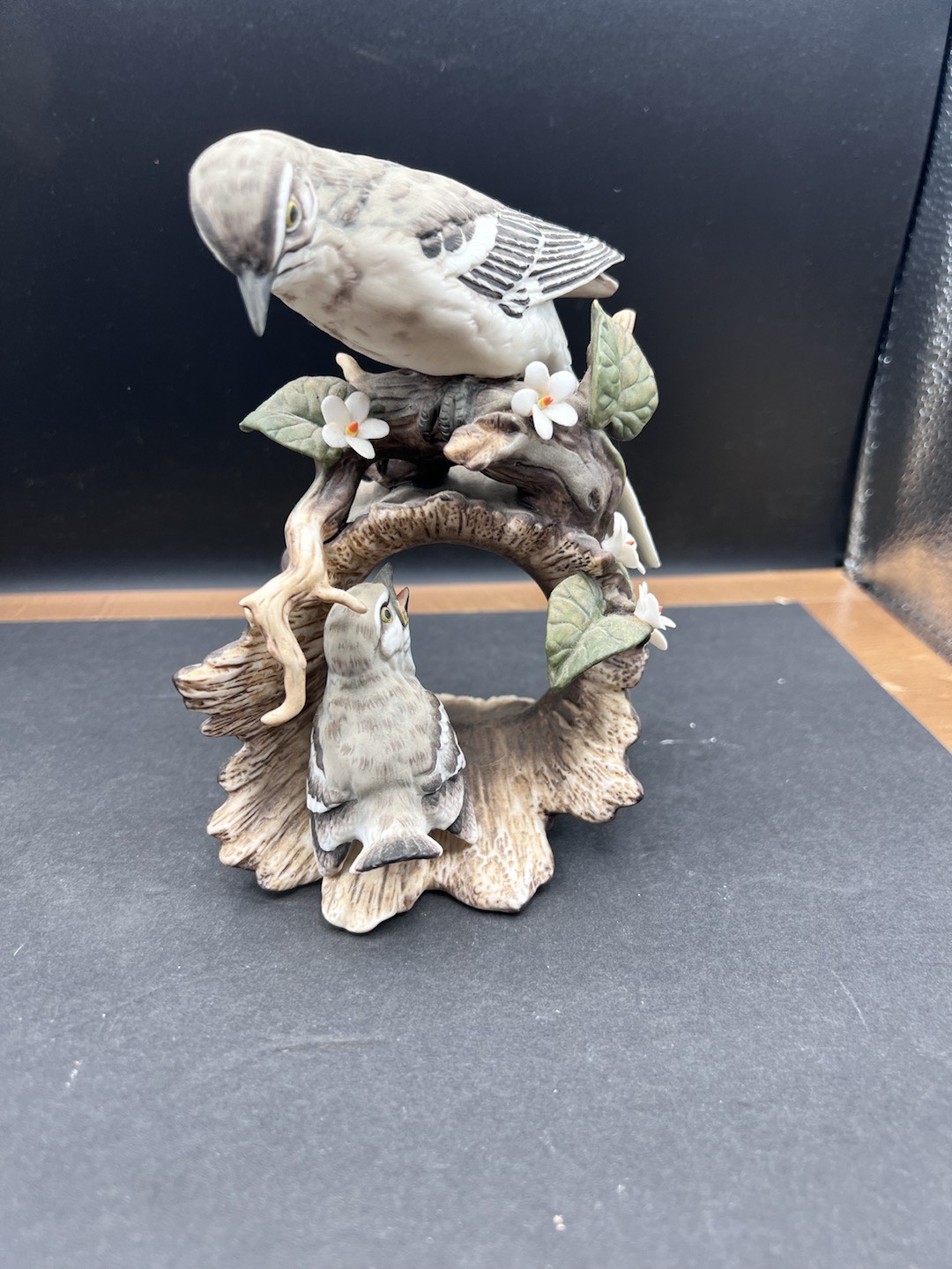 Vintage 1979 HOMECO Masterpiece Porcelain Mother Bird & Baby Bird on Hollow Log Figurine