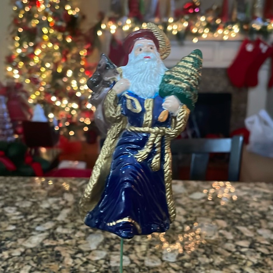 #19 - Plastic Santa Pick