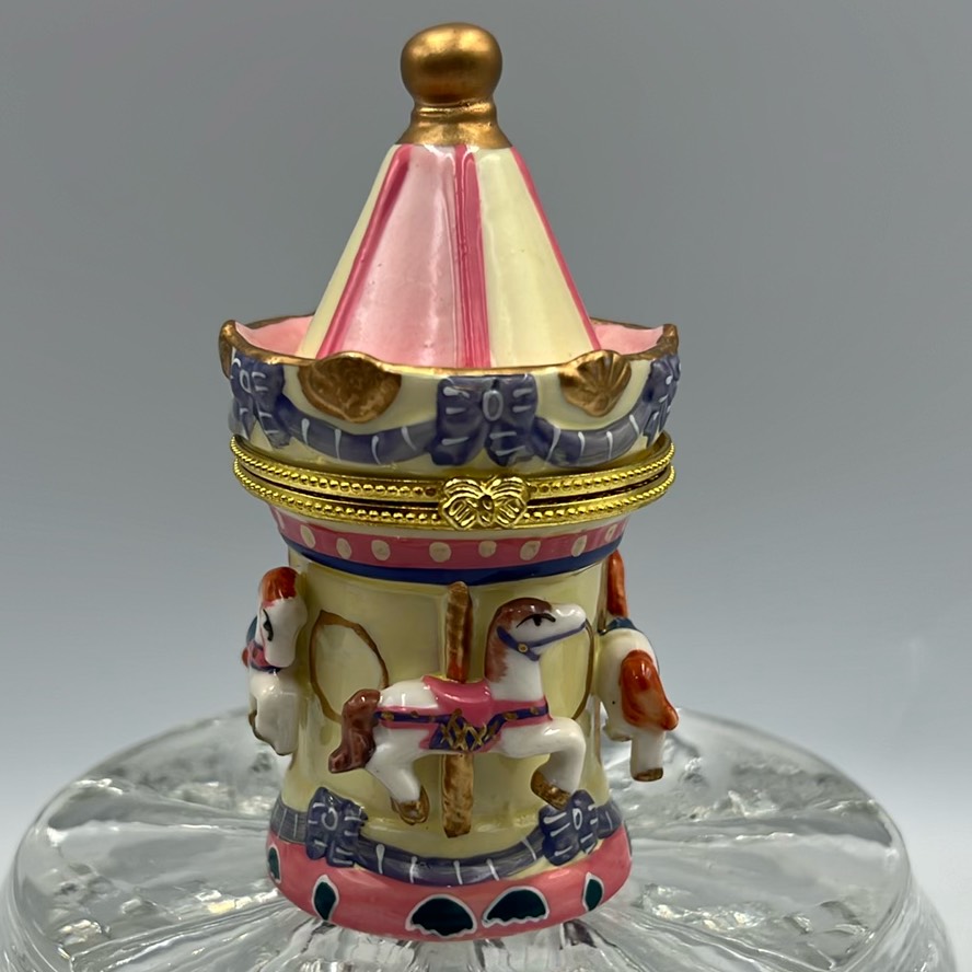 Vtg Porcelain Carousel Trinket Box With 2 Brooches 4.5”