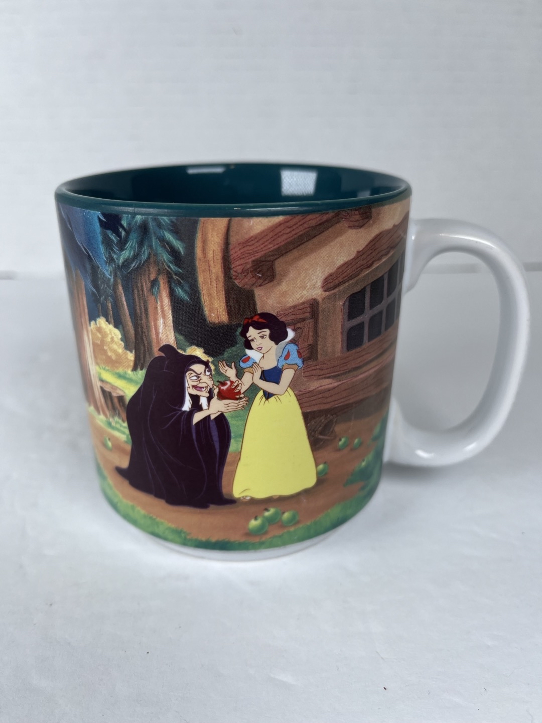 Vintage Disney Snow White Seven Dwarfs Coffee Mug Cup Green Inside (KT139)
