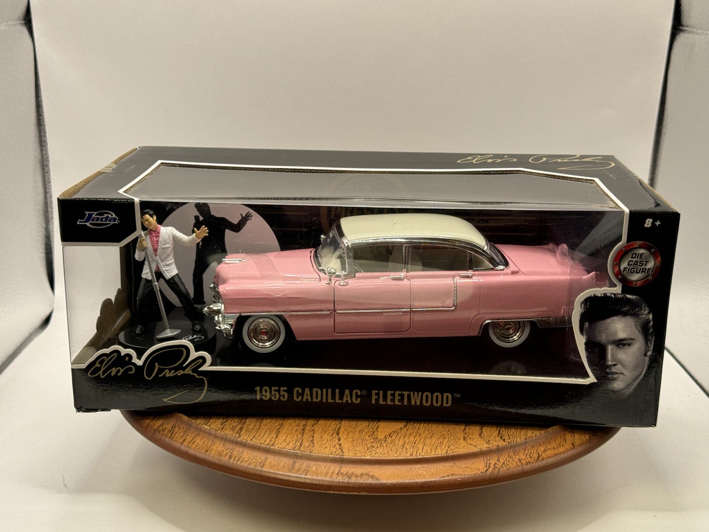 Jada Elvis Presley & 1955 Cadillac Fleetwood (Pink) Hollywood Rides 1:24 NEW