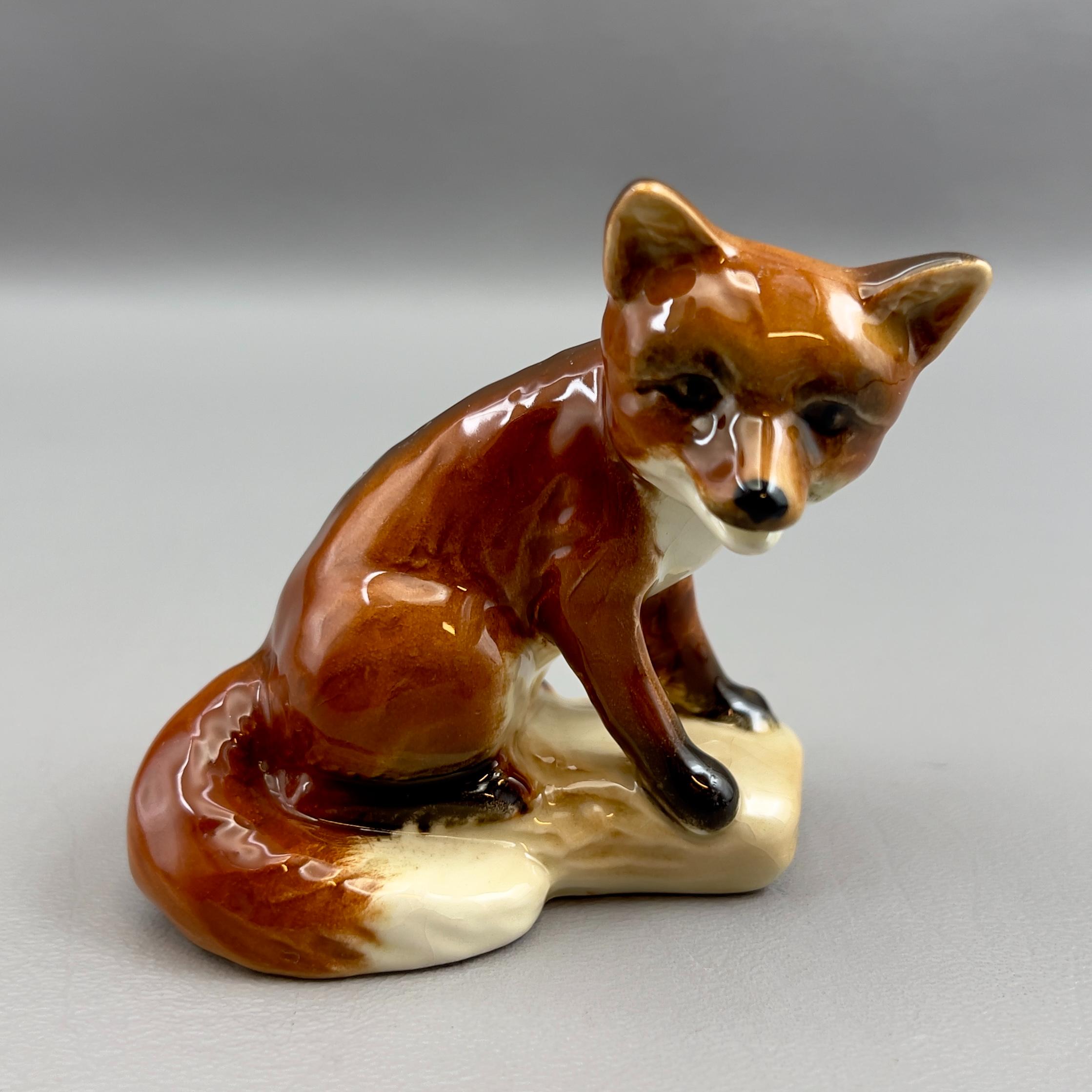 025 Vintage Goebel Ceramic 3" Fox Figurine 35511-08