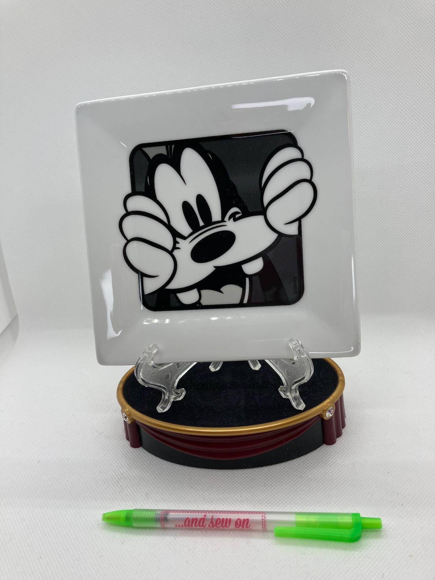 Goofy ceramic plate Disney Trinket / dessert Dish / plates