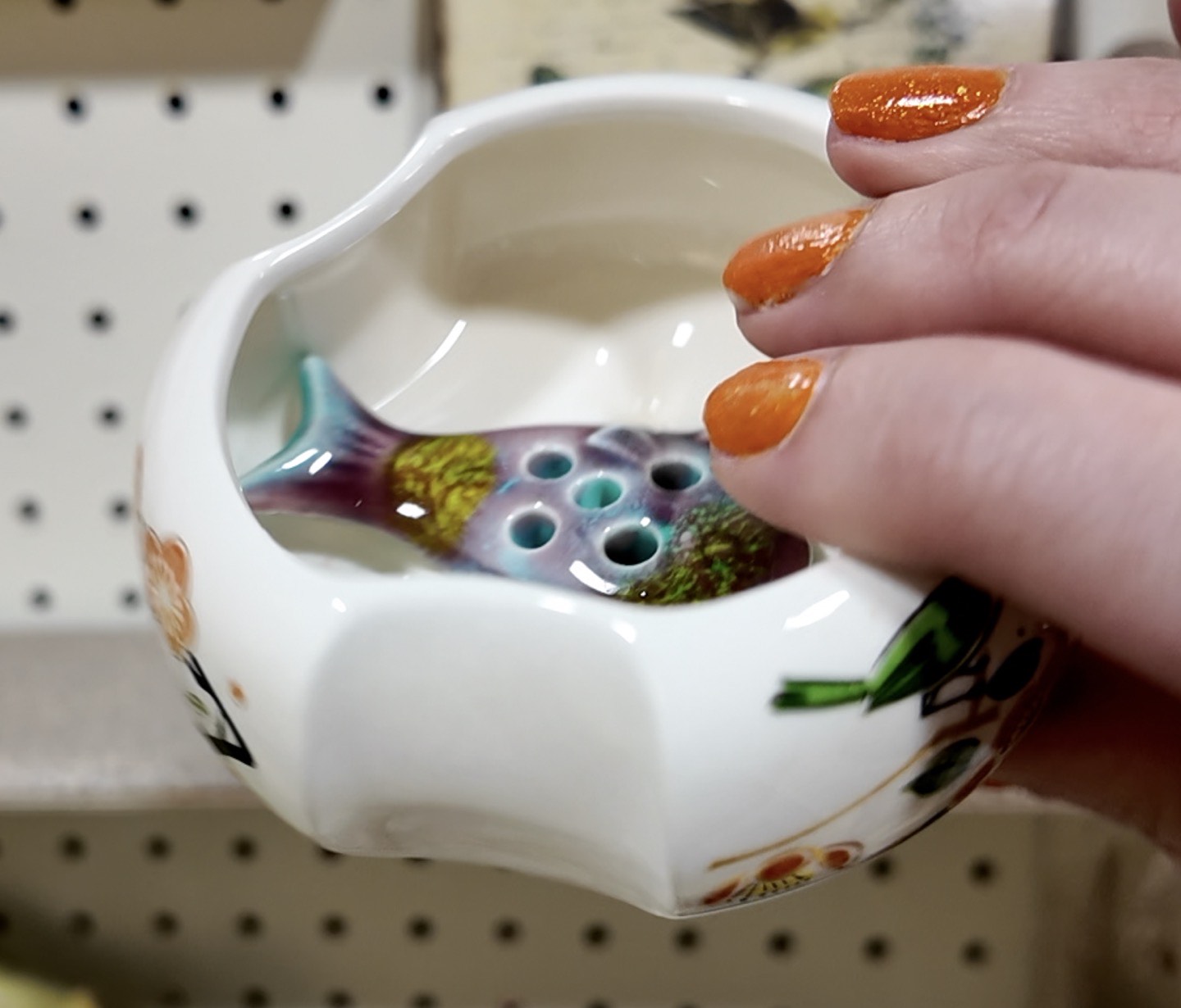28 - Porcelain Fish Flower Frog Japan