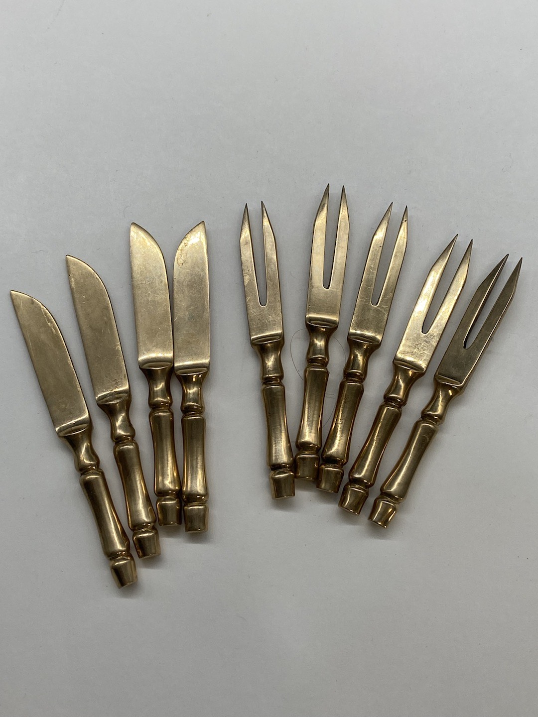 Brass Shrimp, Forks, And Knives Grate For Hors D’oeuvres