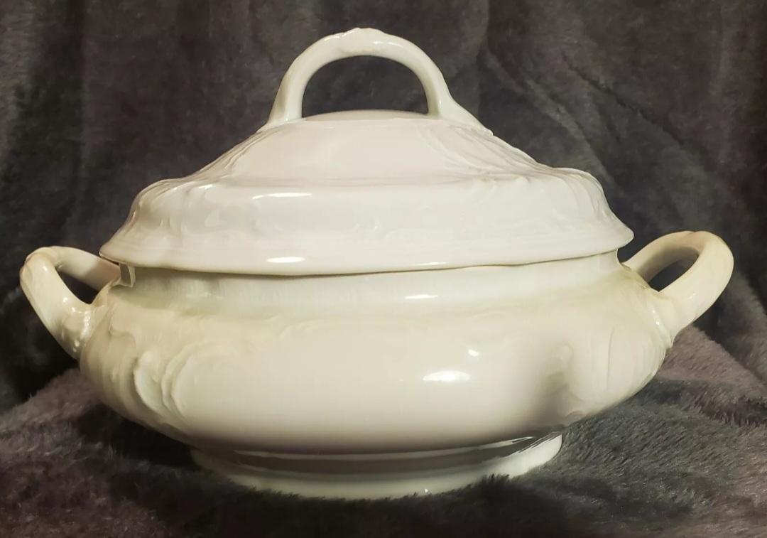 Rosenthal China Sanssouci White Tureen With Lid Vegetable Soup