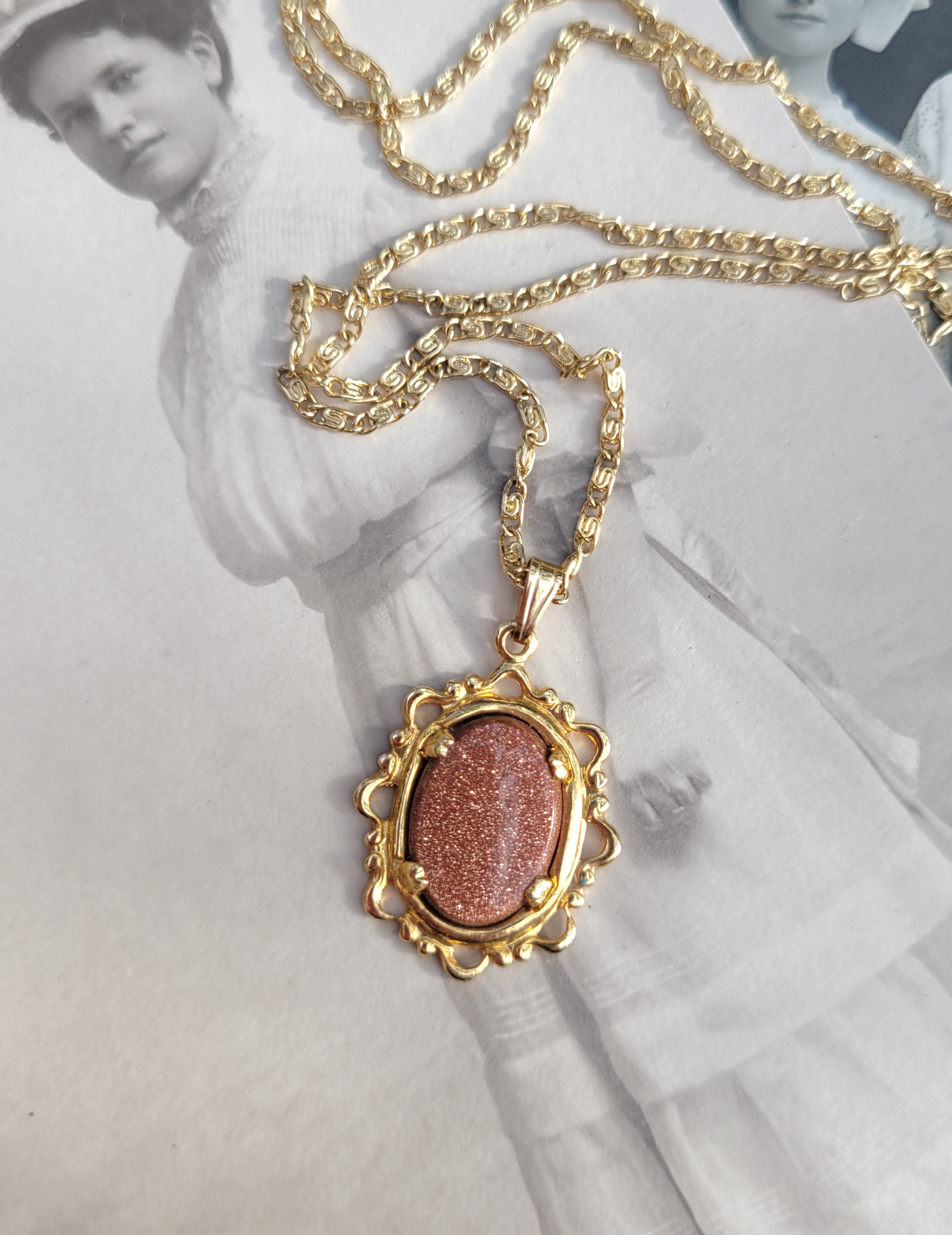Vintage Goldstone Ornate Gold Tone Pendant Necklace 18"