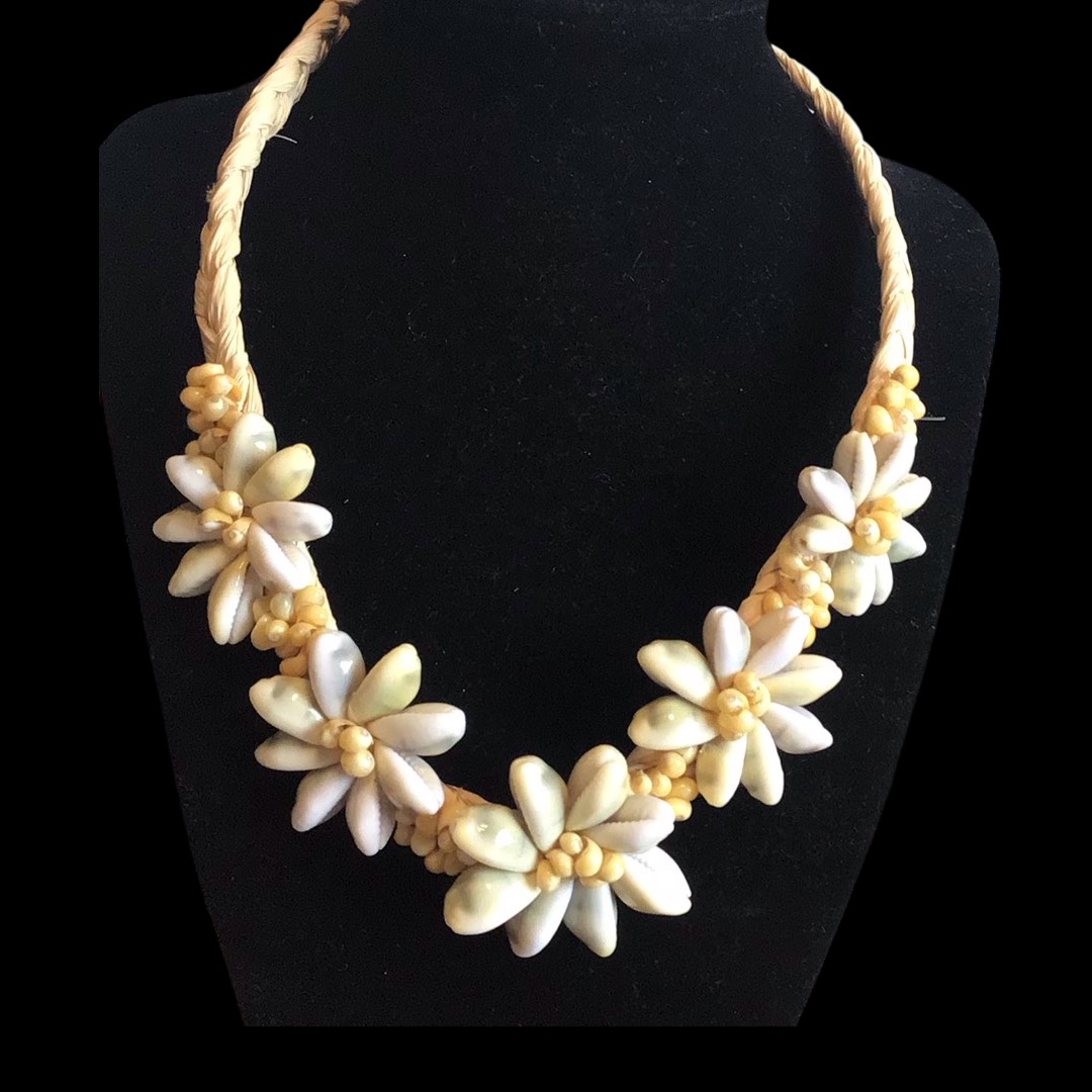 Shell Rosette Choker Necklace
