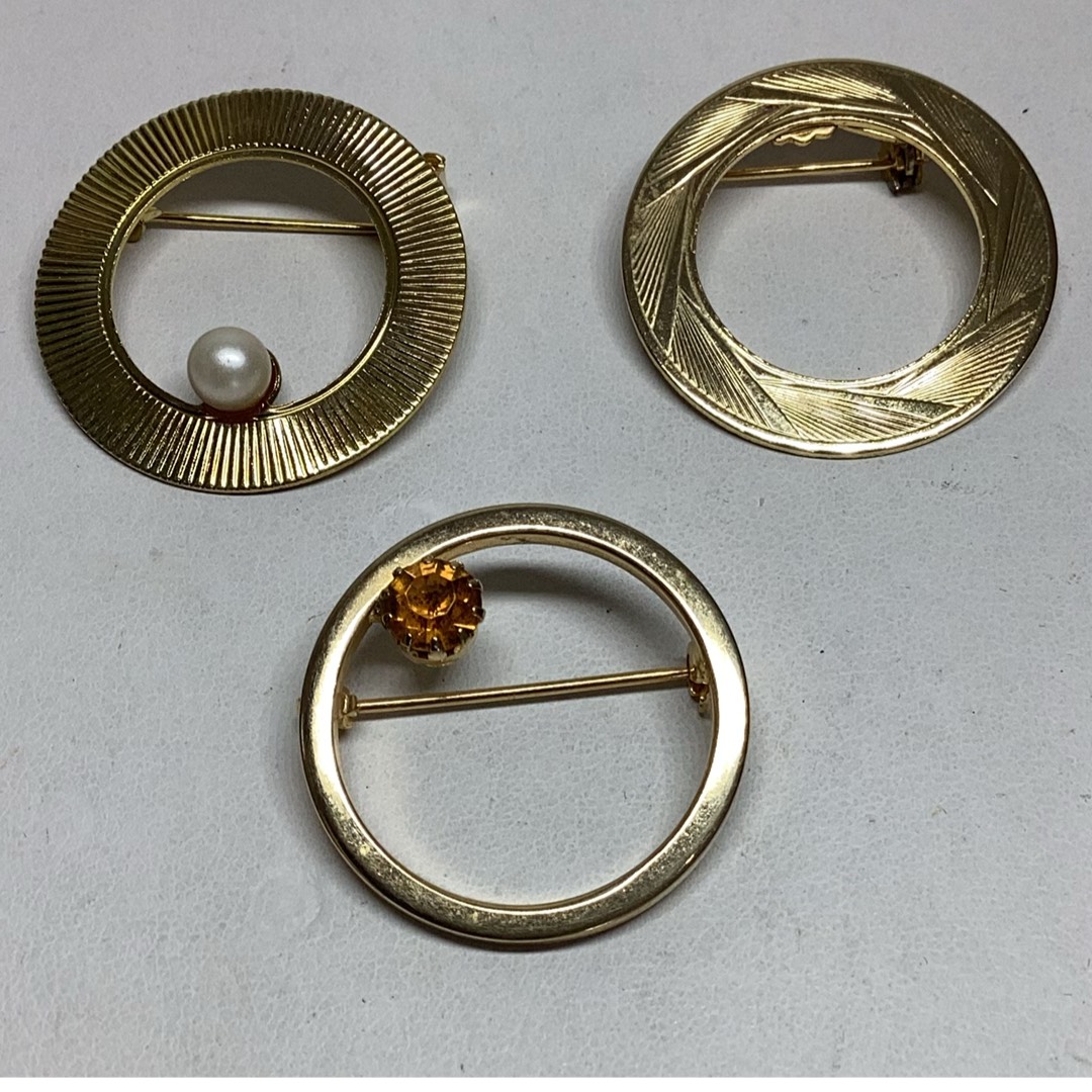 Circle Brooches 3 Goldtone 1” apx.