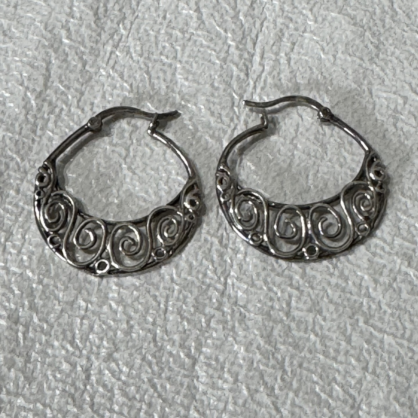 Vintage Sterling Silver Intricate Design Hoops 3.5 grams