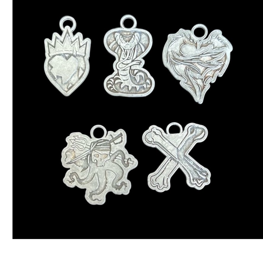 Disney Descendants Charms Pirates Rule Chillin Like A Villain Rebel ...