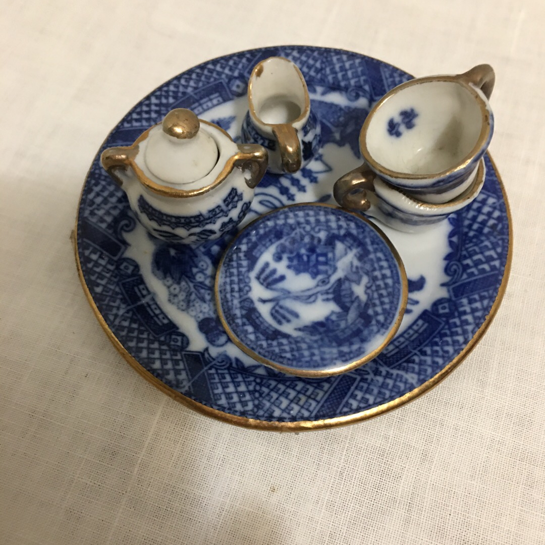 Blue Willow Tea Set