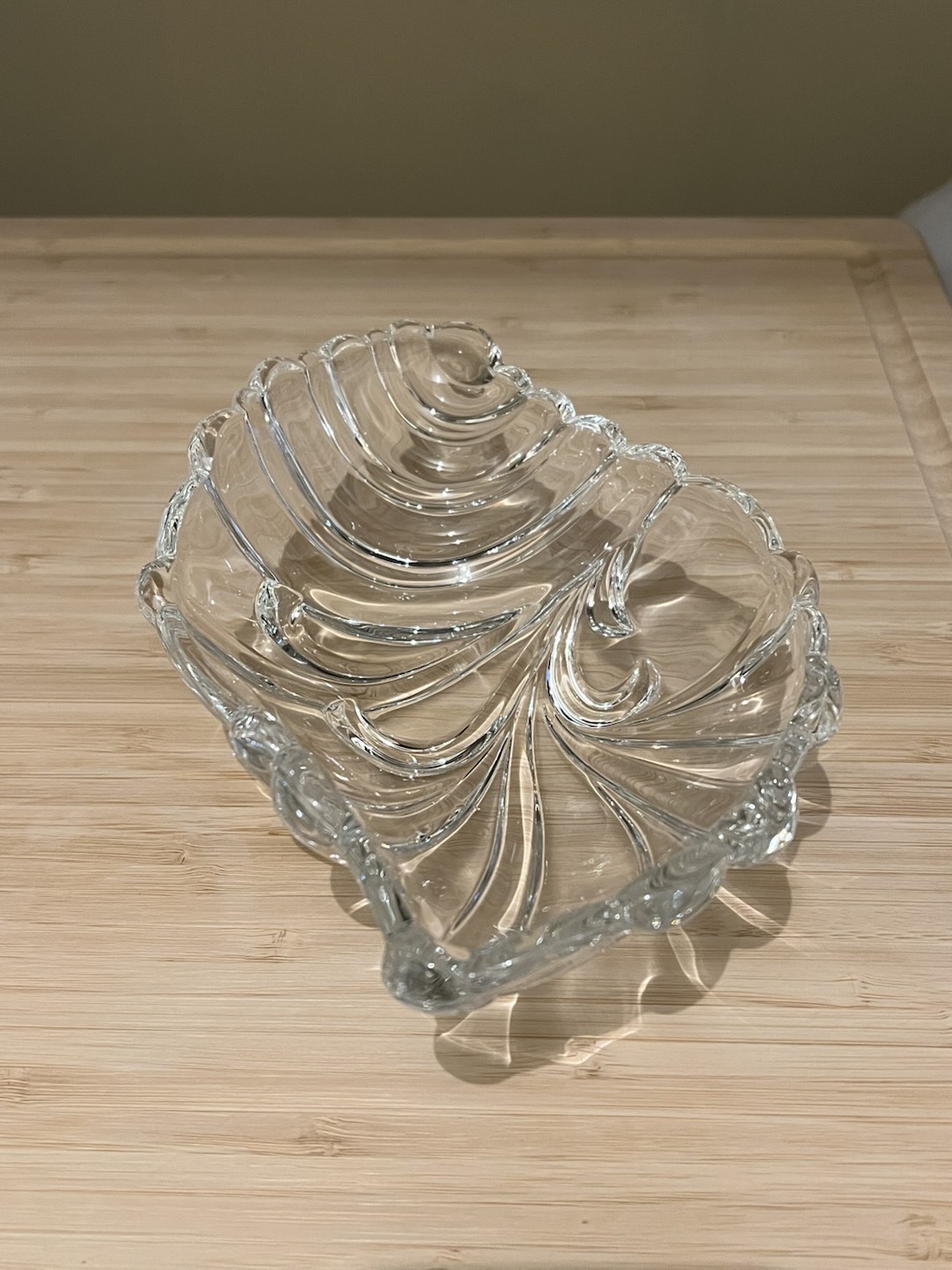 Glass Swirl Shell Dish