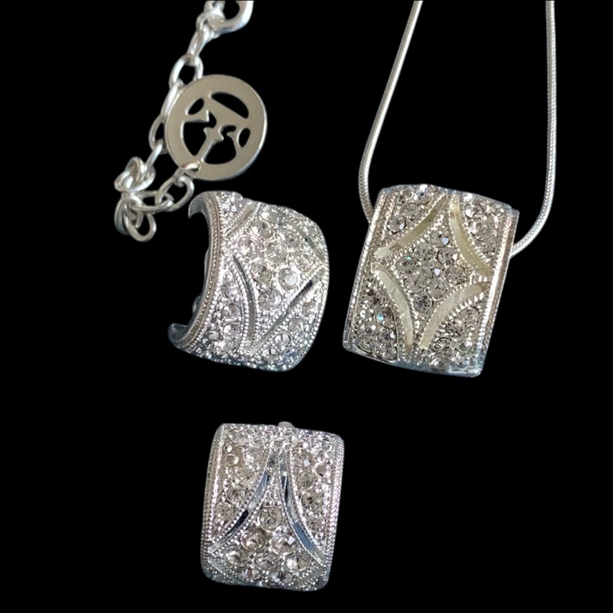 1990s Trifari Silver Tone Brilliant White Pave Rhinestones Unmarked ...
