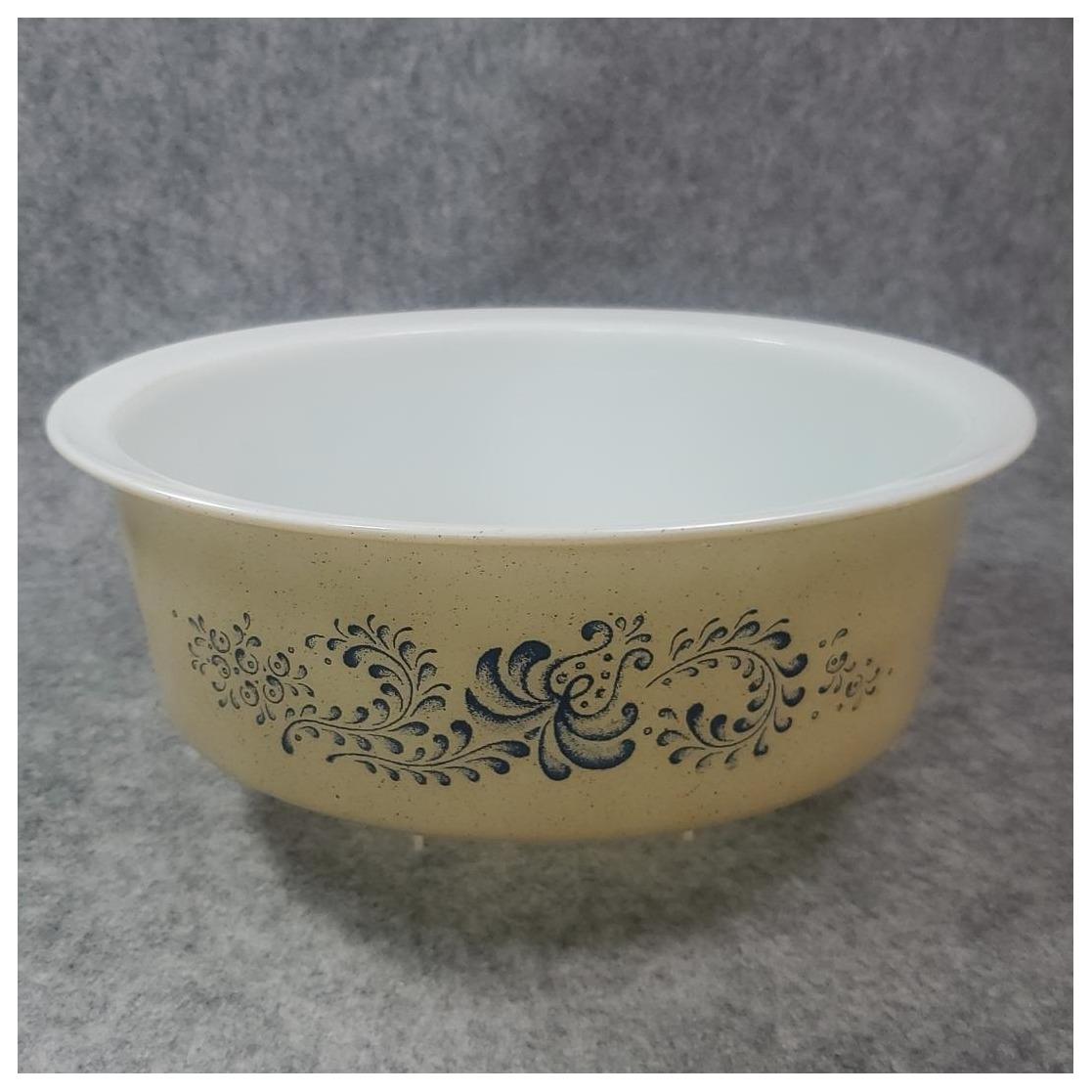 Pyrex Homestead Big Bertha 4 Quart Casserole 664 No Lid Vintage USA