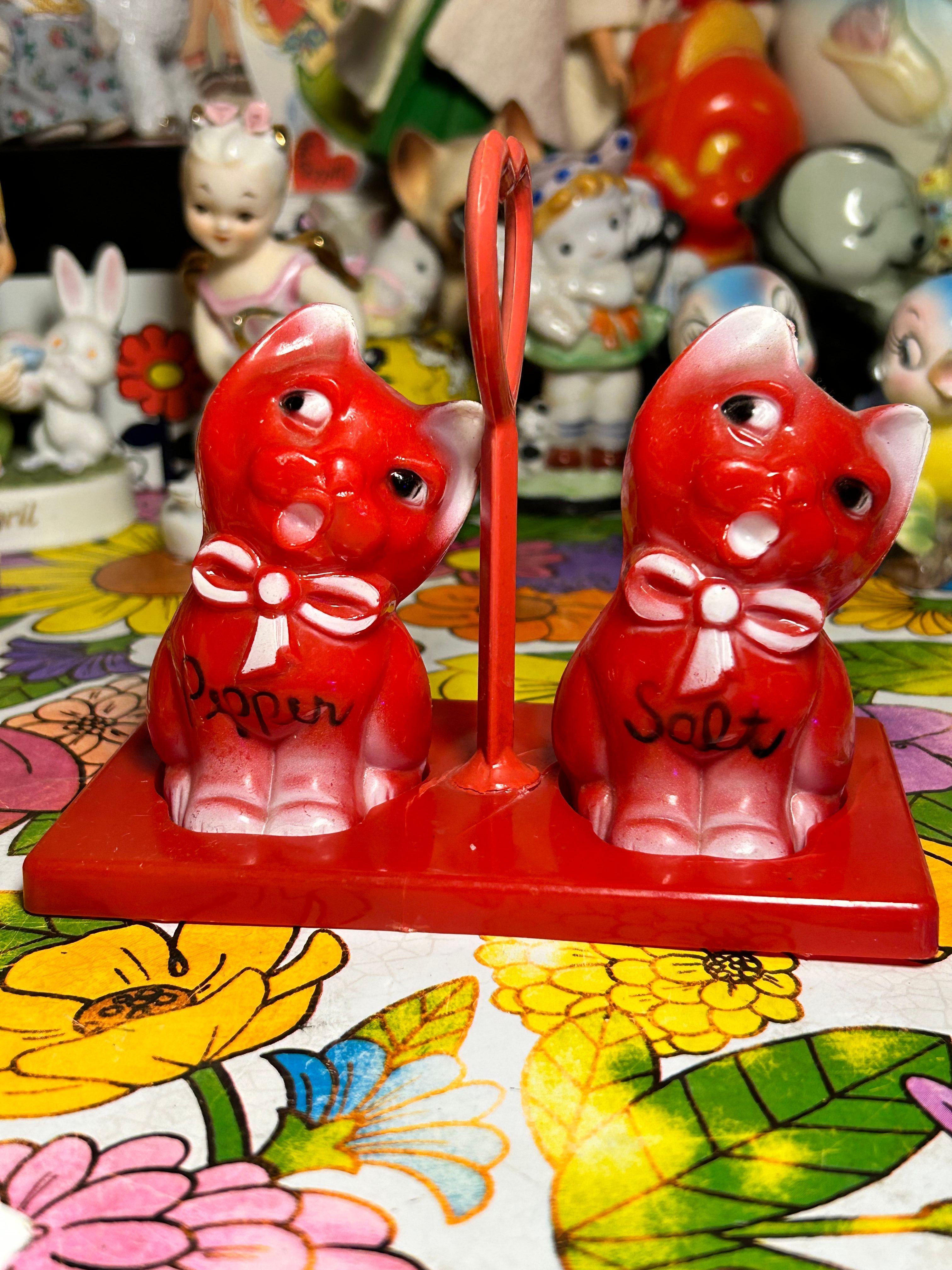 Kitschy Red Heart Kitty Salt and Pepper Plastic Set with Tray
