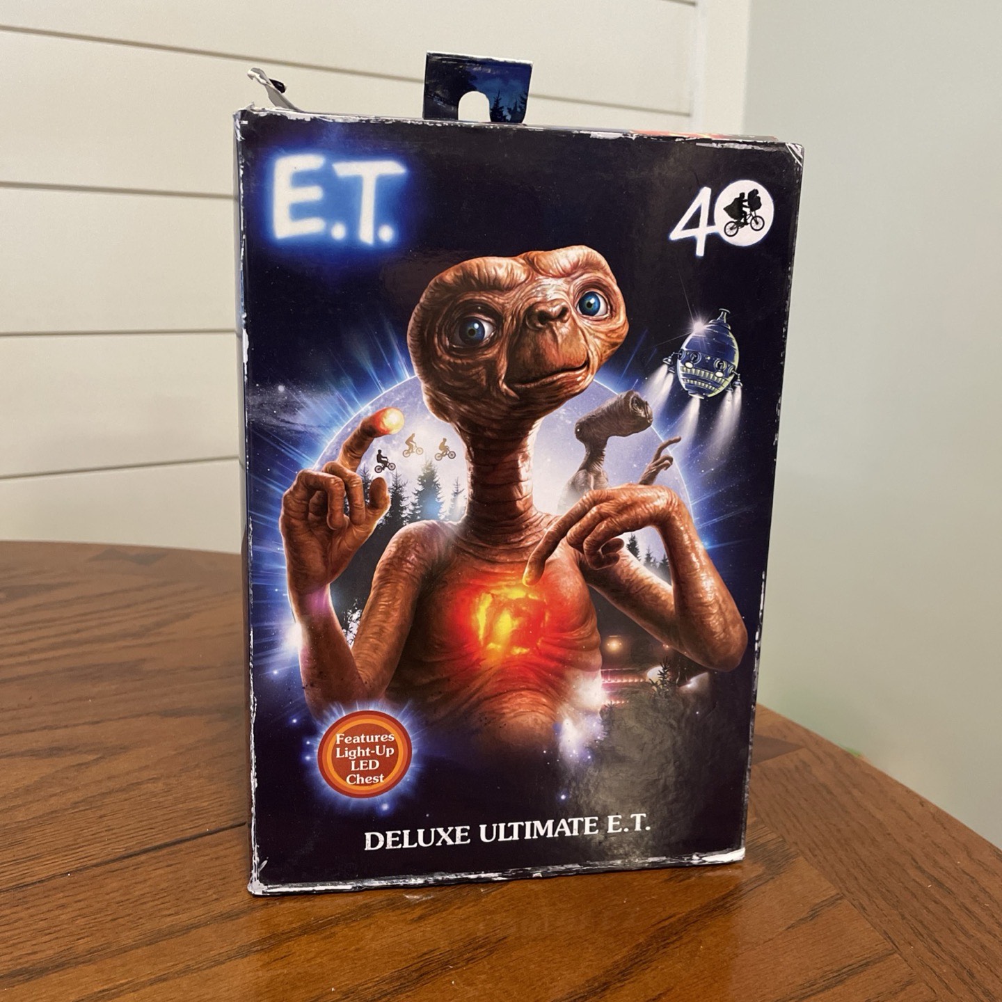 NECA 40TH Anniversary E.T. The Extra-Terrestrial Deluxe Ultimate E.T.