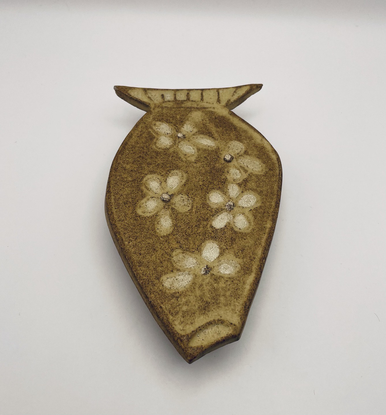 Wall pocket, very unique, tan, pottery, floral design