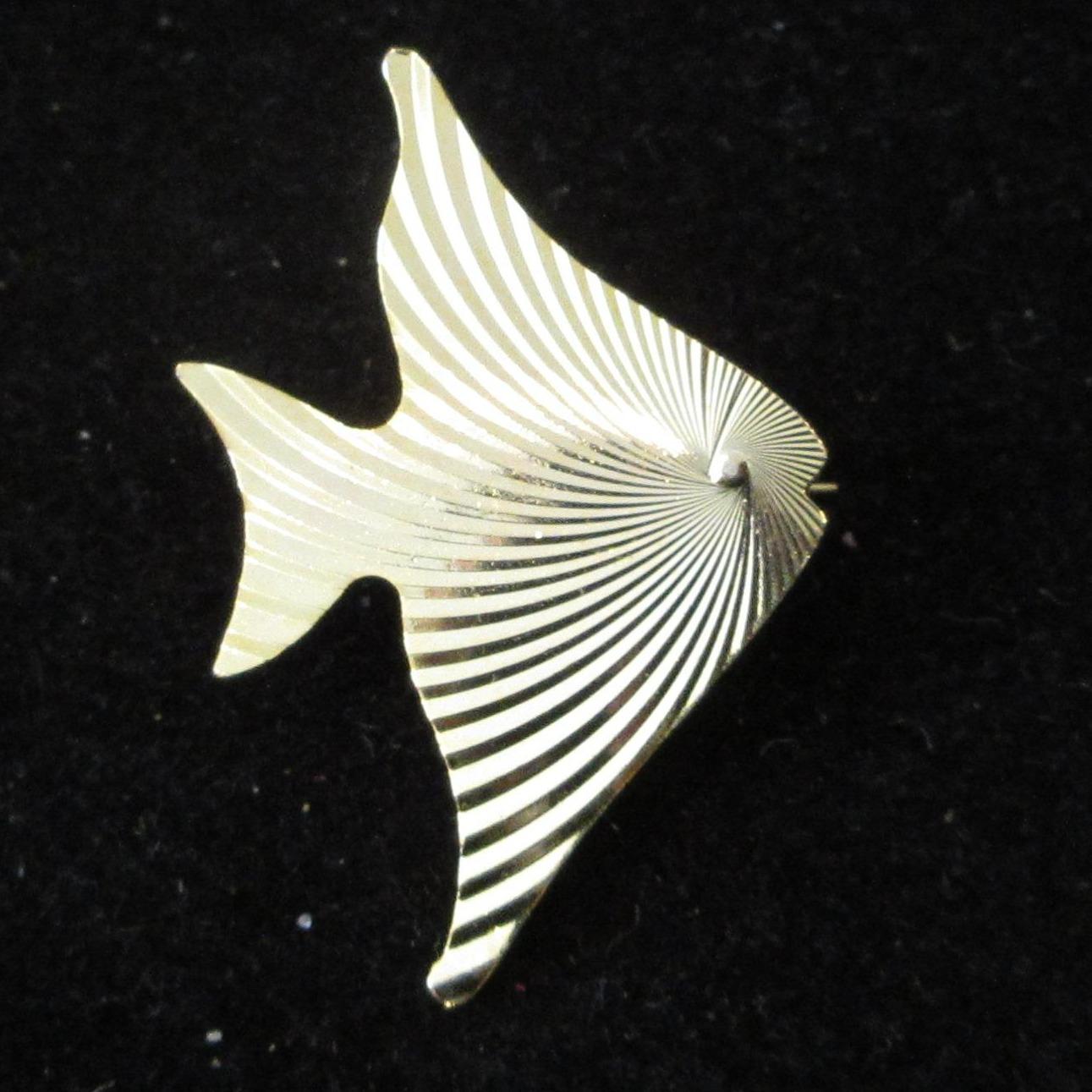 Spiral Striped Gold Tone Metal Tropical Angel Fish Brooch Scatter Pin ...