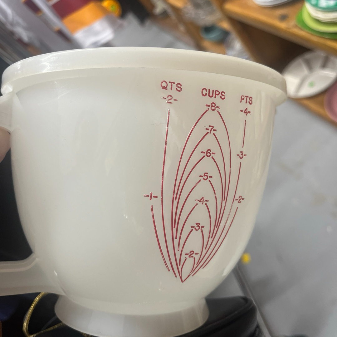 76 - Vintage Tupperware Measuring Bowl With Lid