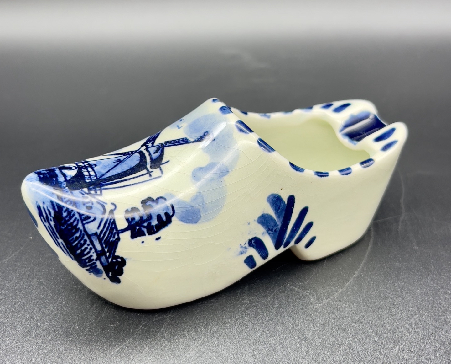 Vintage Delft Blue clog ashtray. Hand painted