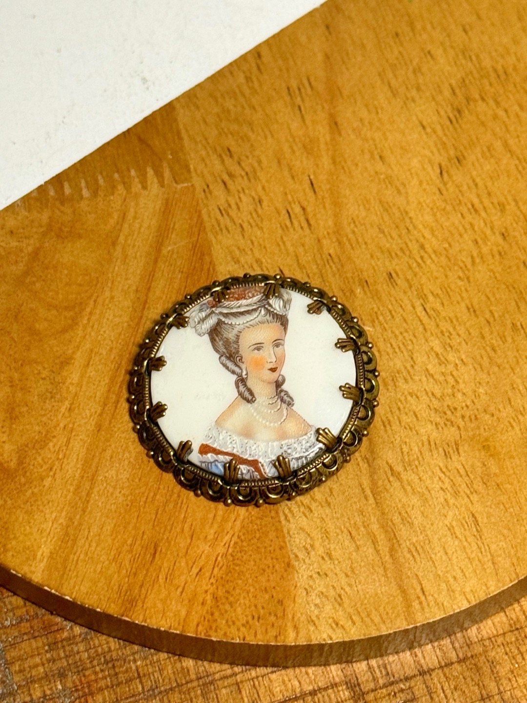 Vintage Victorian Lady Portrait Brooch 1.5”