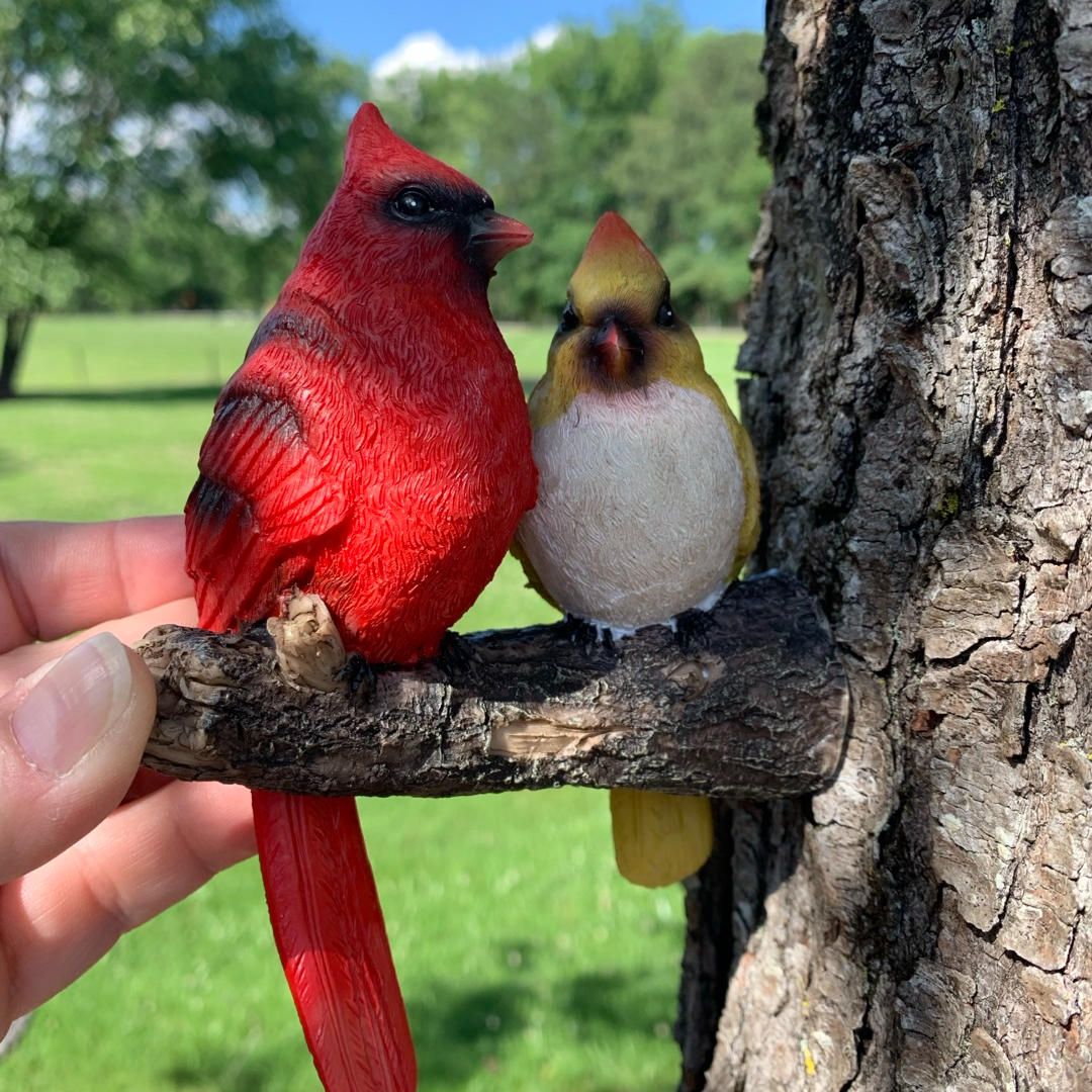 Cardinal Pair Tree Hugger Resin.