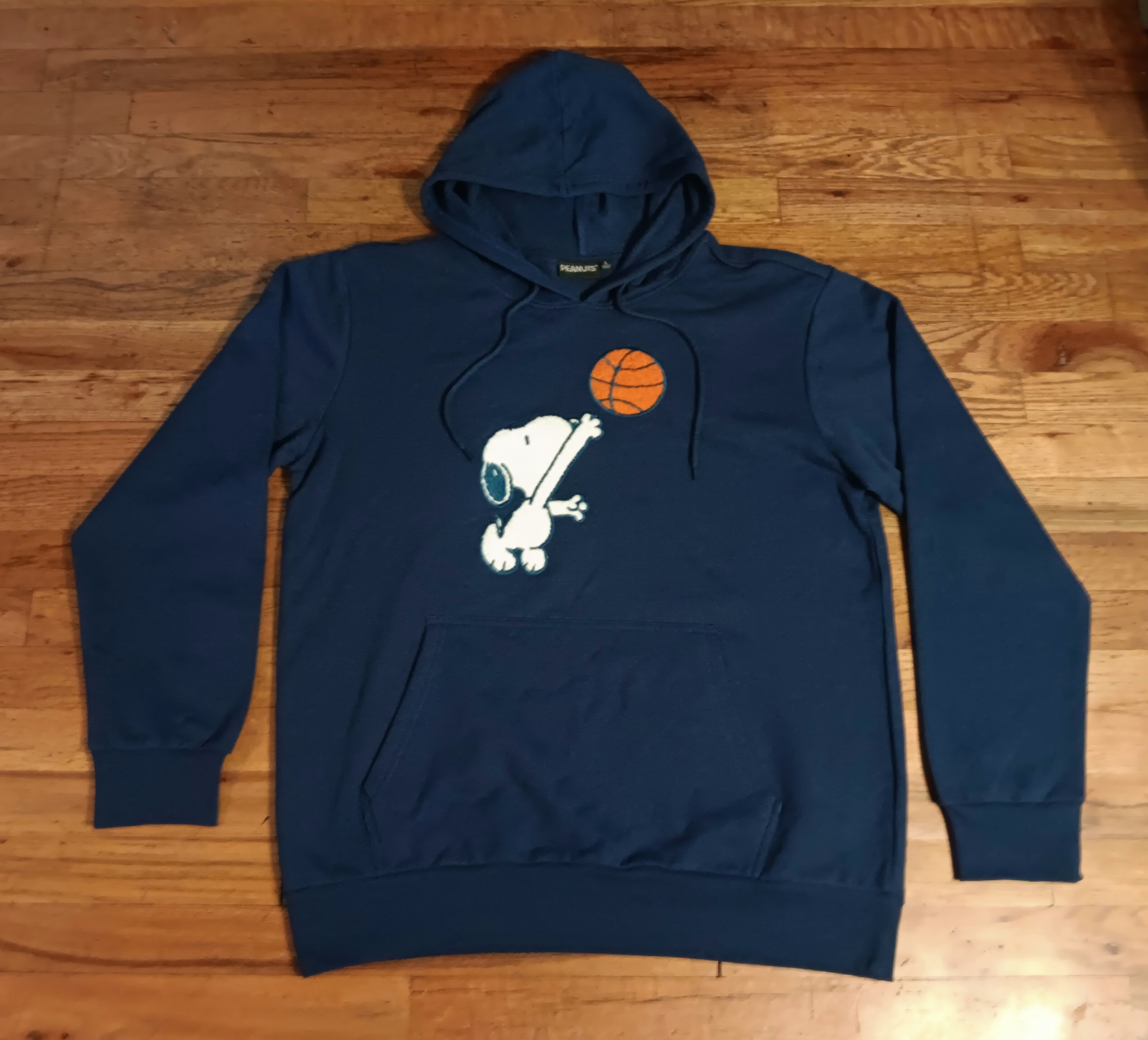 Snoopy Basketball Peanuts Hoodie NEW nwot shirt Charlie Brown woodstock ...