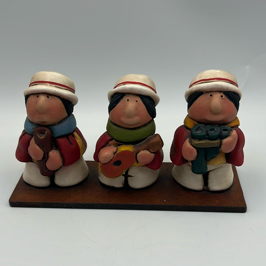 05 Ecuadorian Folk Art Clay Musical Trio 4”