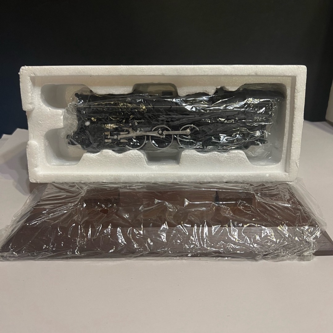 1993 Avon Lionel Train Replica 700E Hudson Locomotive NIB