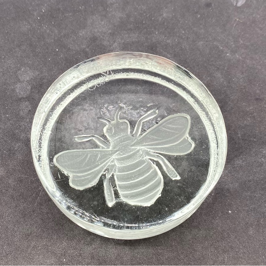 #0040 - Goebel crystal glass paperweight with a bumblebee design Clear ...