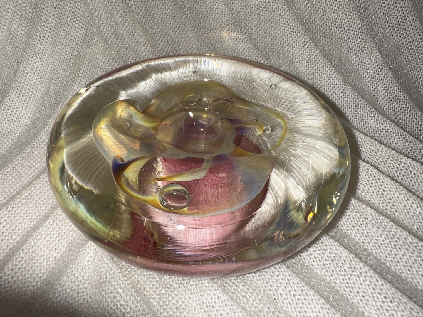 Art Glass Flattened Paperweight 4” Diameter X 1.5” Tall