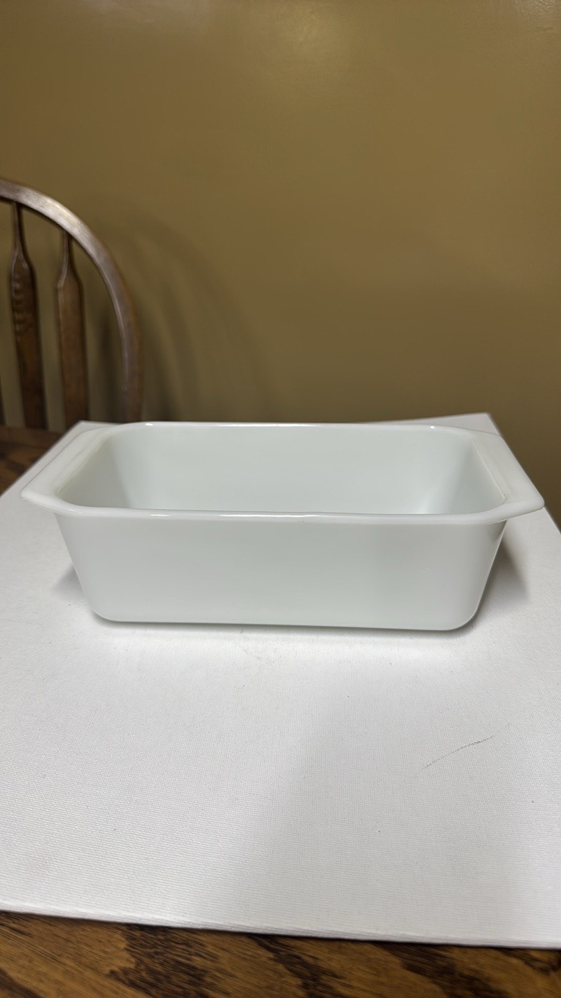 Pyrex Loaf Pan White Milk Glass #215-B 10.5” X 5.5” X 3.25”