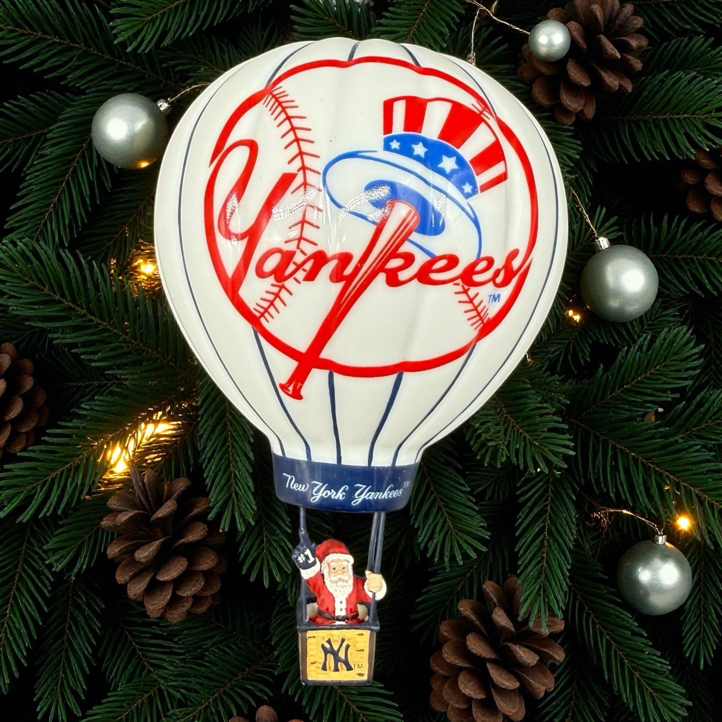 2003 Danbury Mint New York Yankees Hot Air Balloon Ornament