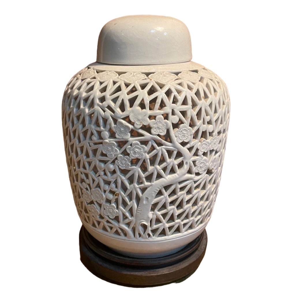 LARGE CHINESE BLANC DE CHINE RETICULATED PORCELAIN GINGER JAR