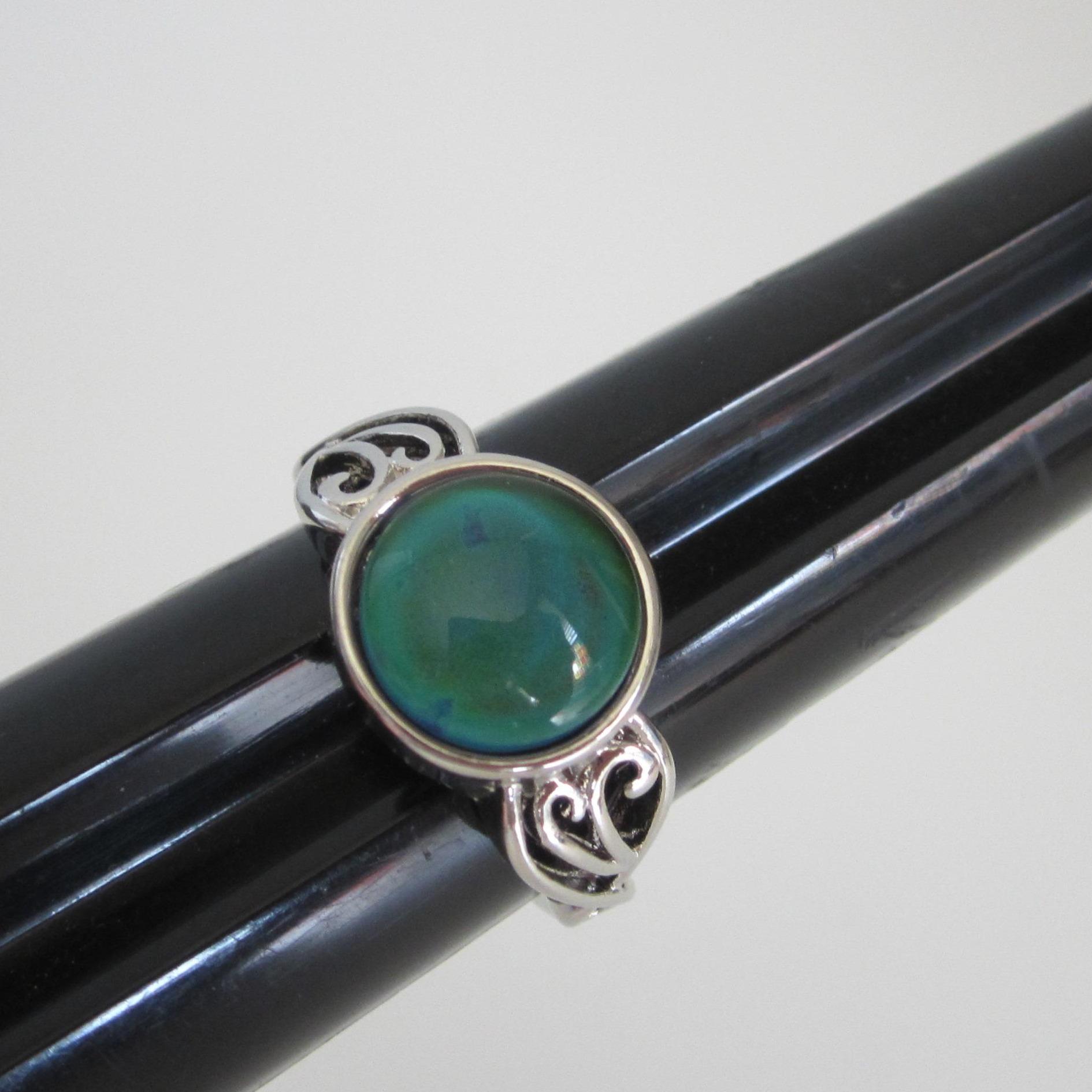 1970's vintage silver Mood Ring with heart details - size 8