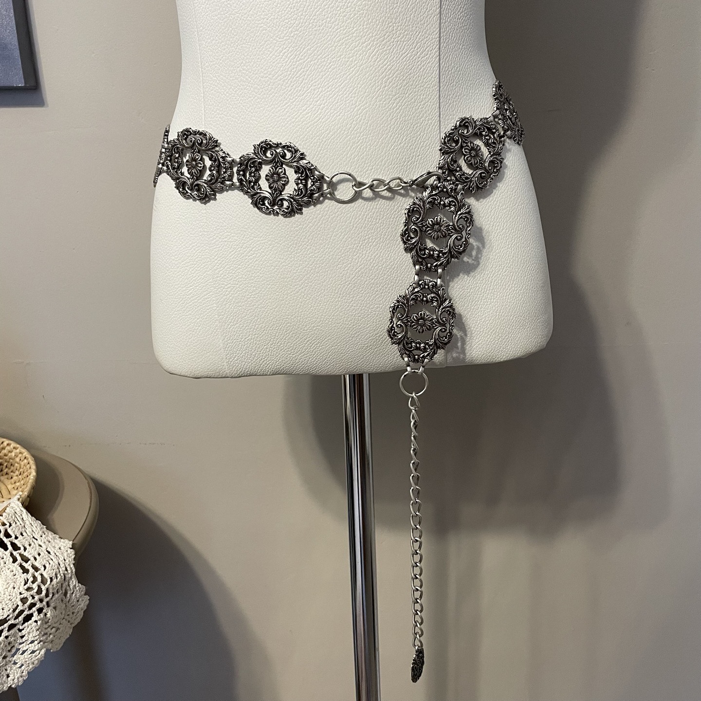 Vintage Brushed Silver Chunky Floral Filigree Belt