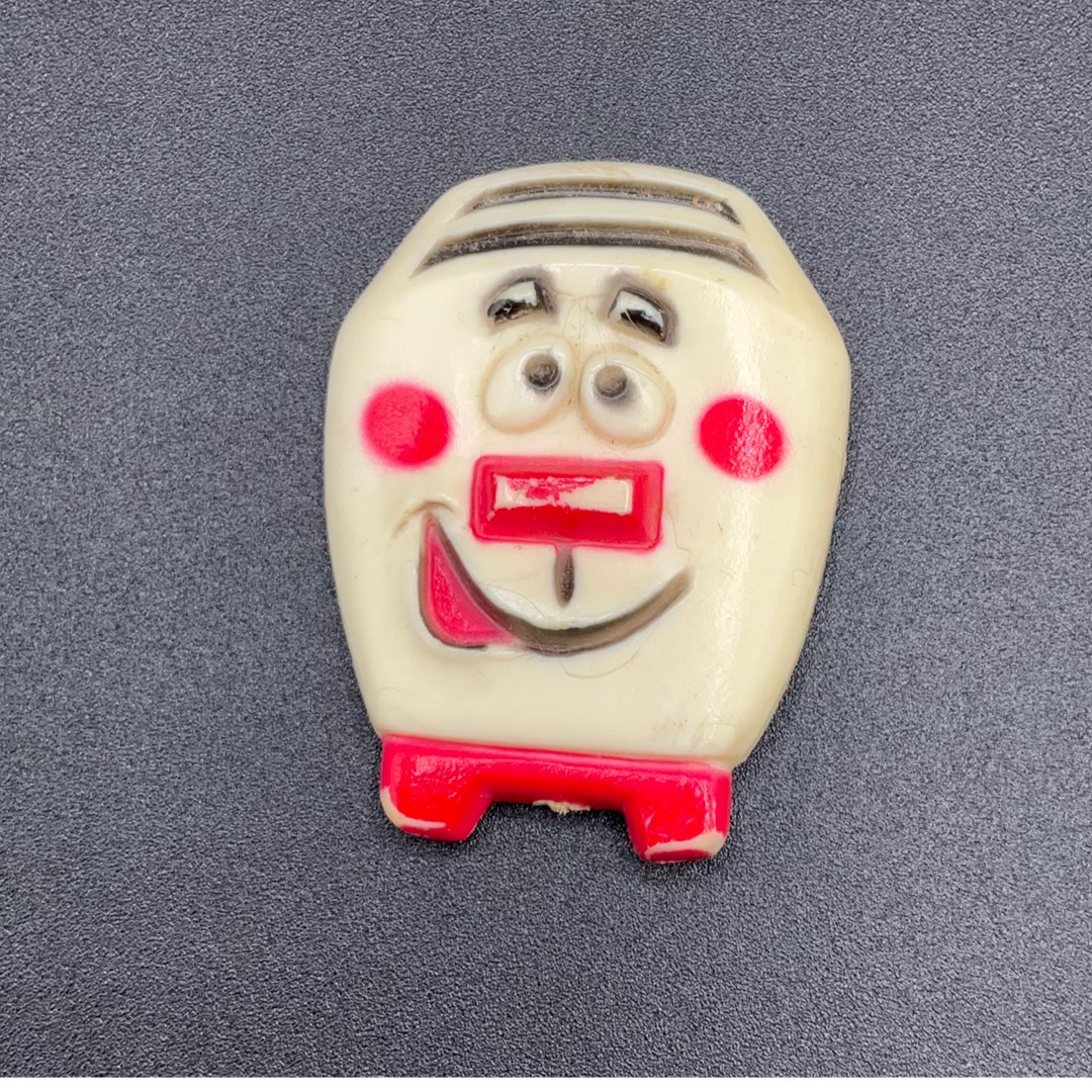 K13. 1973 Kelloggs Toaster Magnet Paint Loss On Nose