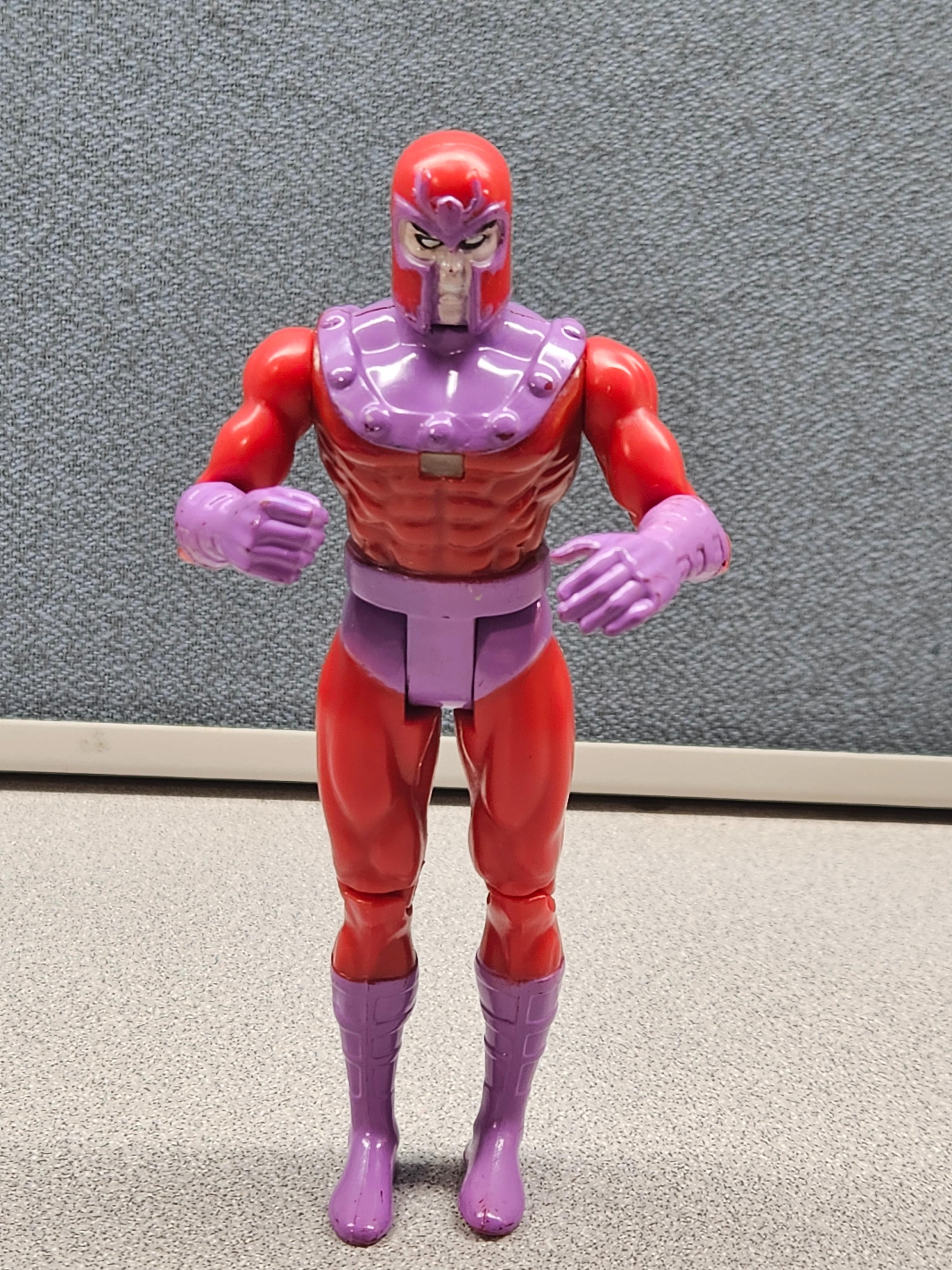 Vintage 90's Marvel X-Men Magneto Cap Firing Figure