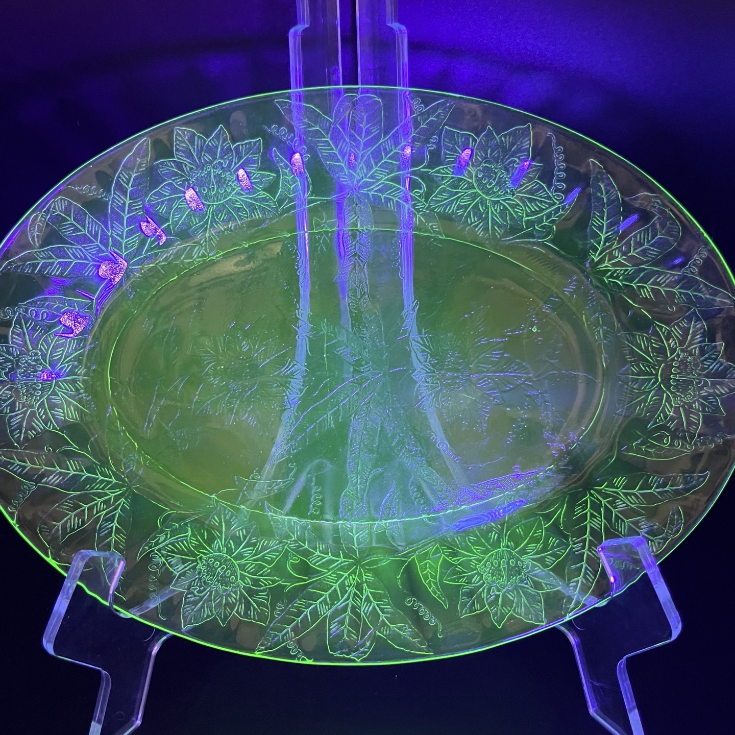 Serving Platter Uranium Glass 10.5x8” GLOWS