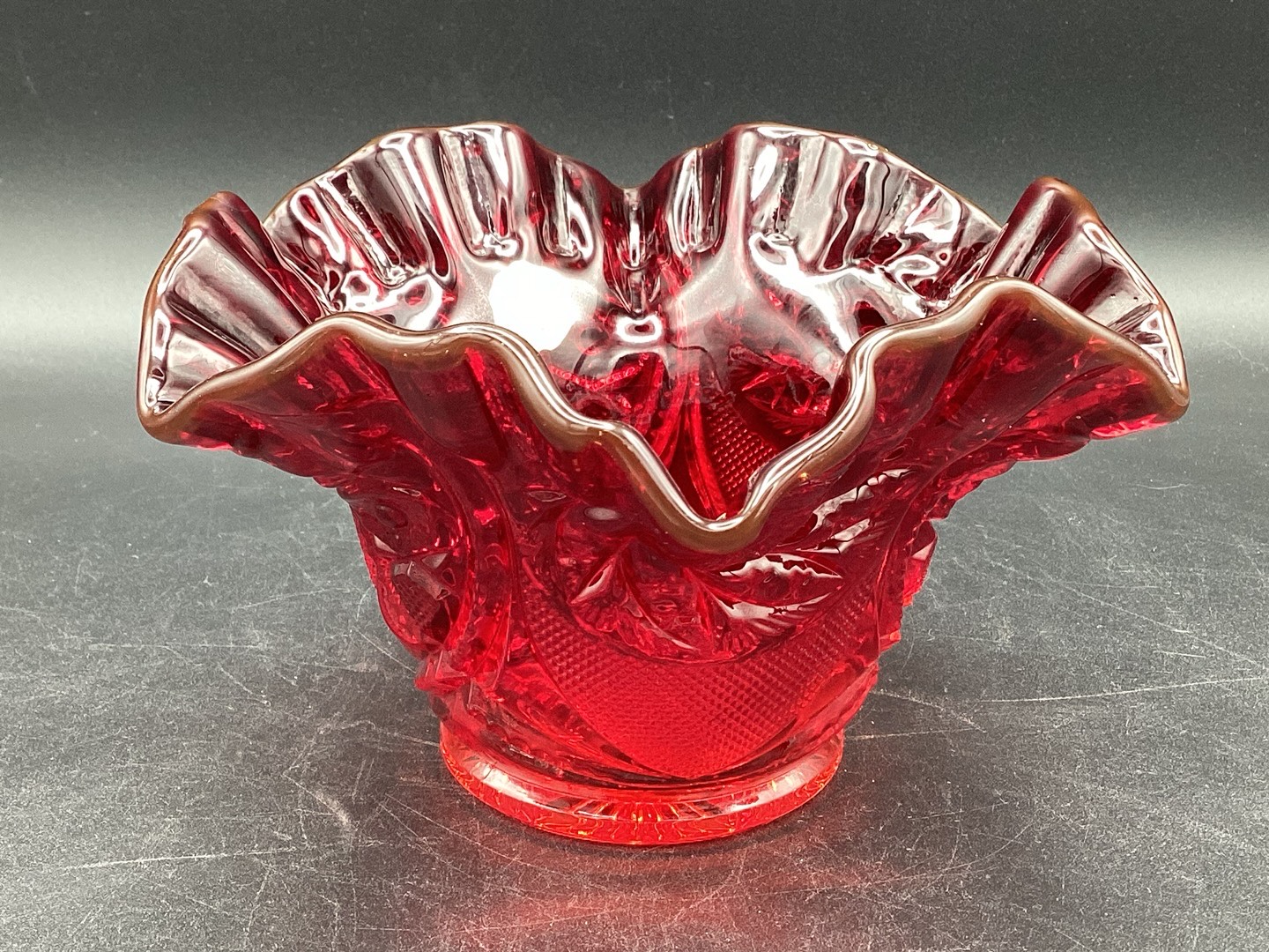 #01 2723-Vintage Westmoreland Ruffled Dish With Sticker Attached - Glows