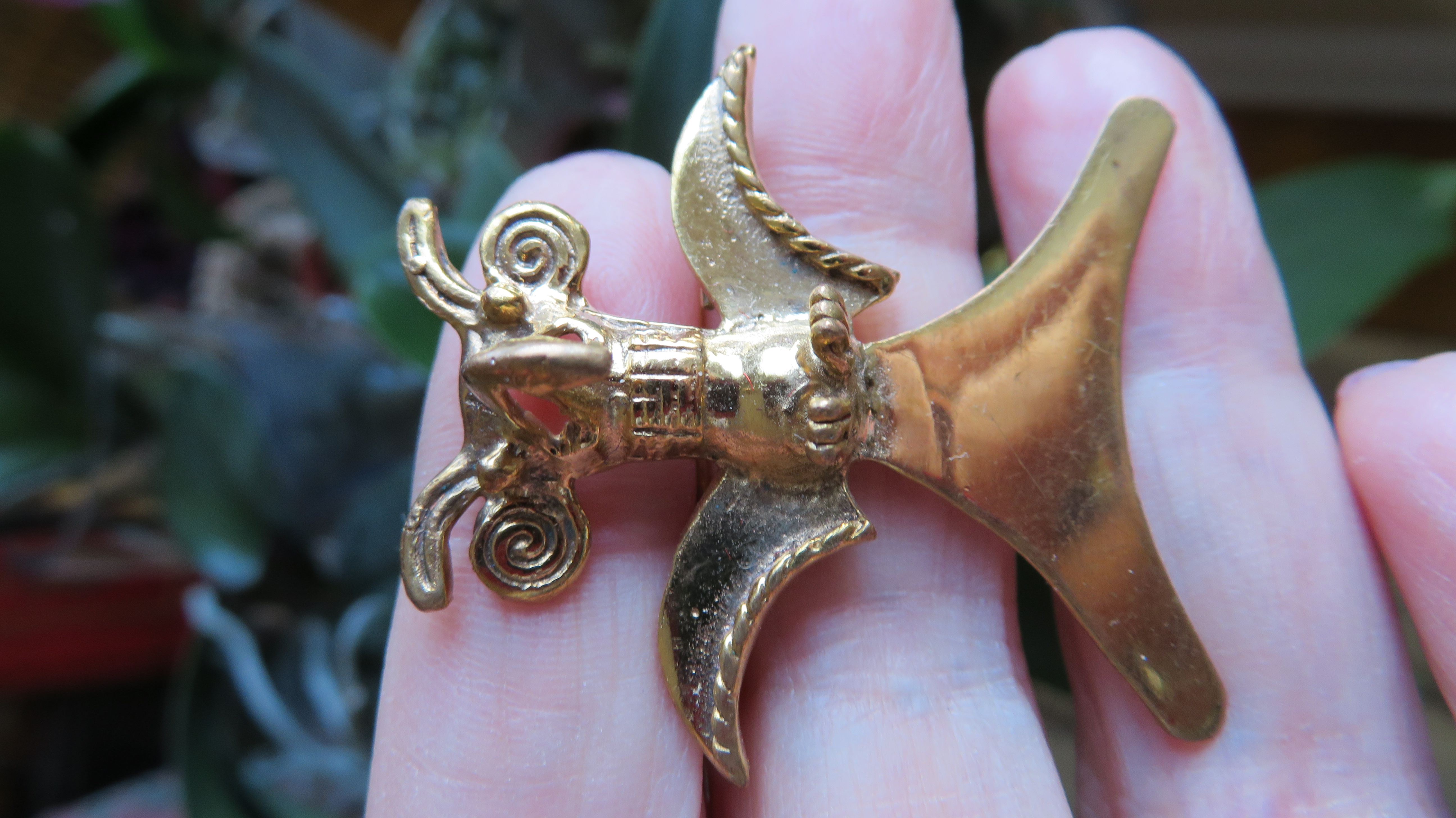 Pre Columbian Costa Rica Chiriki Tumbaga Gold Condor brooch museum ...