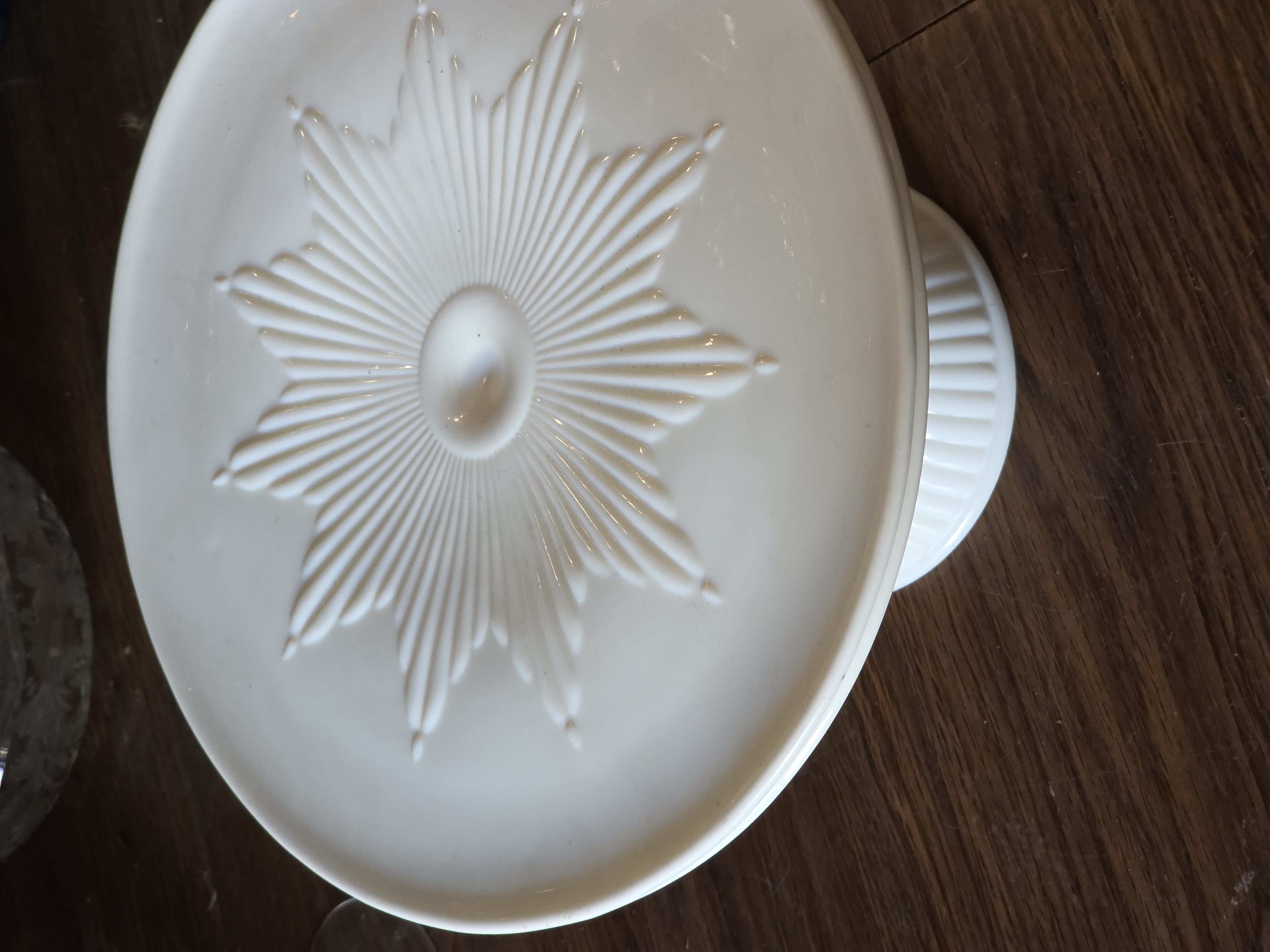 Atterburry Treasure white hand on stem cake plate