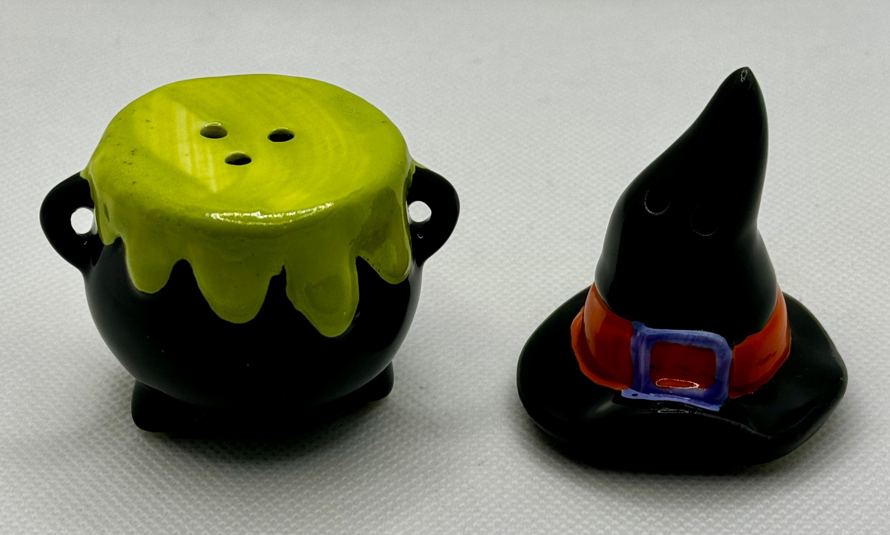 Cracker Barrel 2024 Halloween Witch Hat and Cauldron Salt & Pepper ...