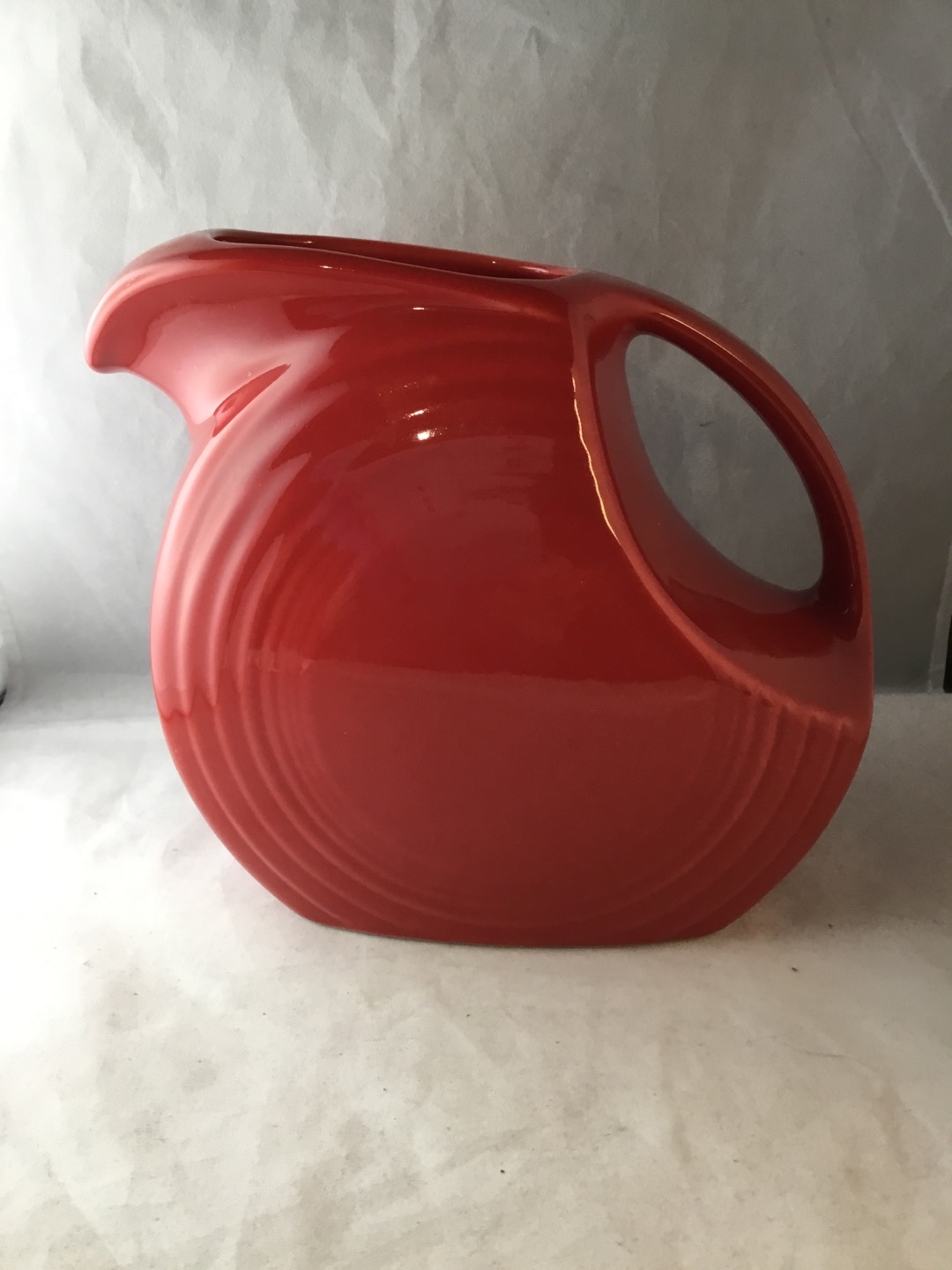 Red Fiestaware Disc Pitcherw/ ice lip 67-1/4 oz Scarlet Homer Laughlin 1H1